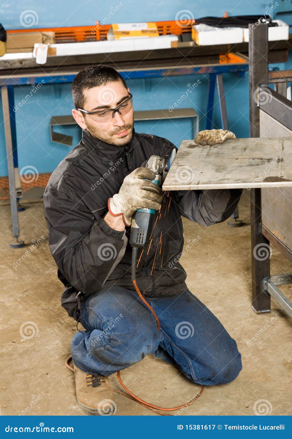 Metalworker imagem de stock. Imagem de soldador, perigo - 15381617