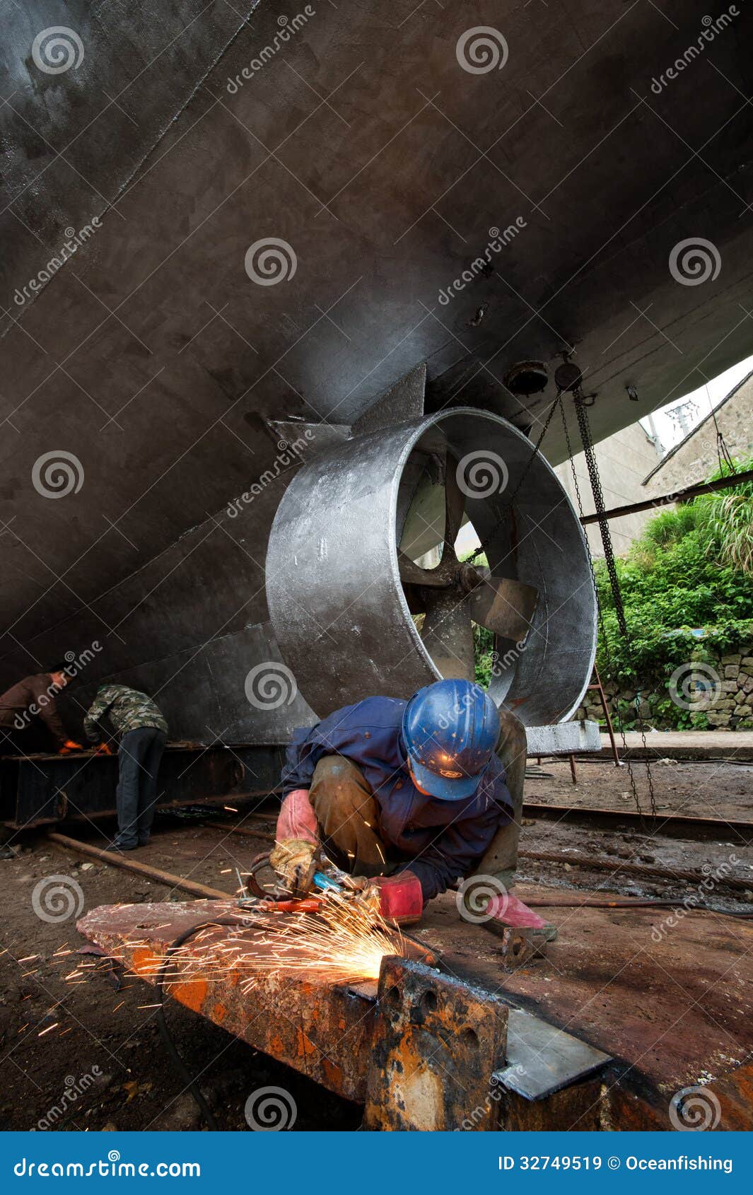 Metalworker obraz stock. Obraz złożonej z przemysł, talerze - 32749519