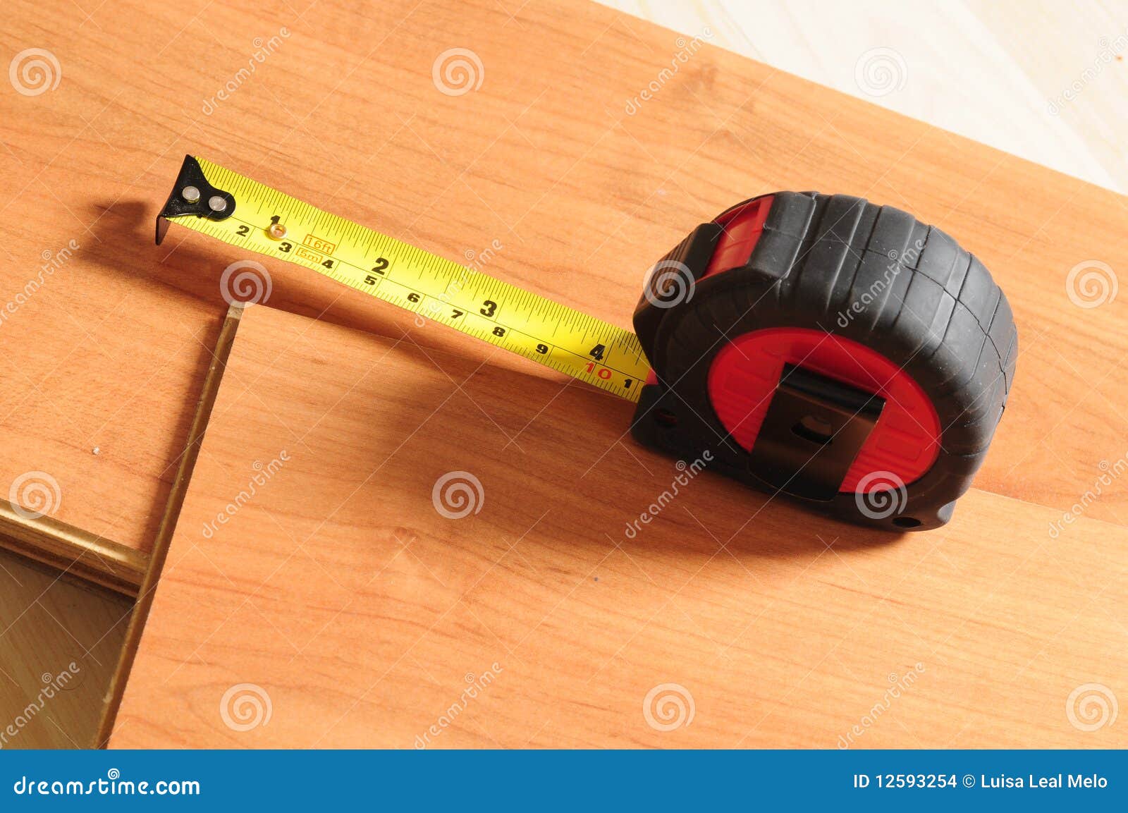 Meter op hout. stock foto. Image of gelamineerd, vloer - 12593254