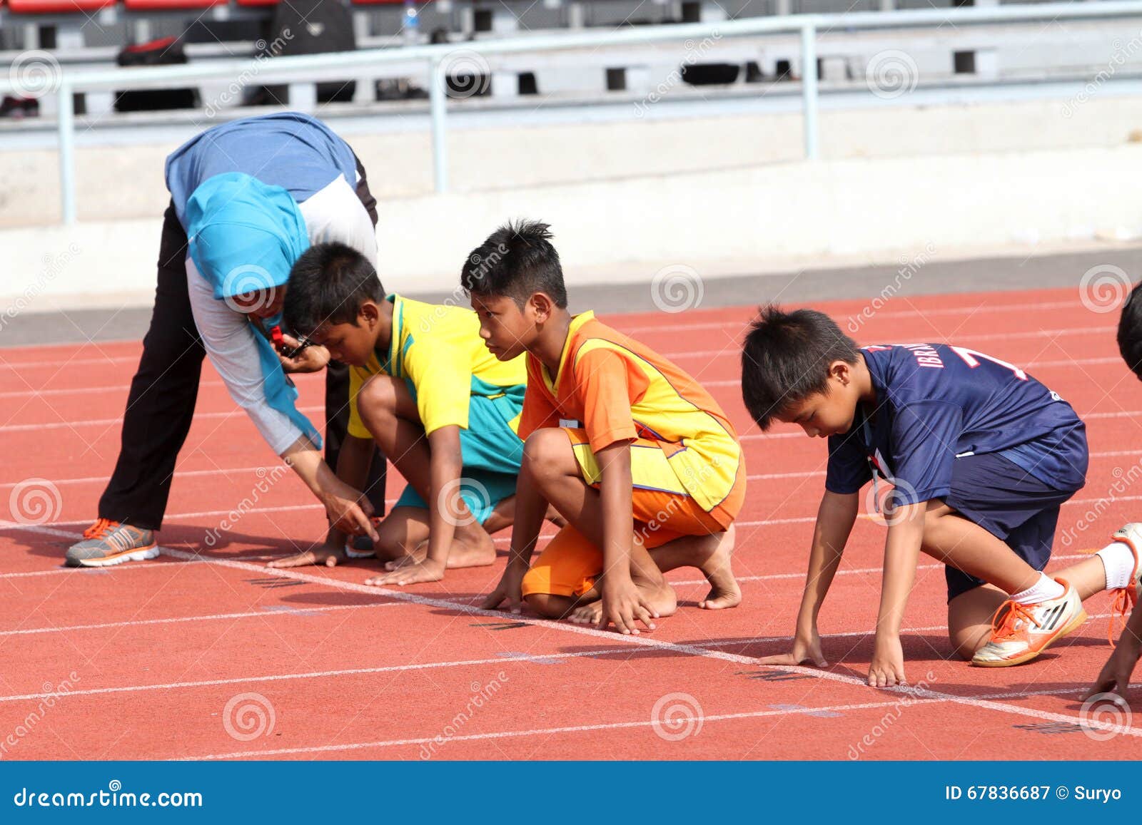 100 meter run editorial photography. Image of stadium - 67836687