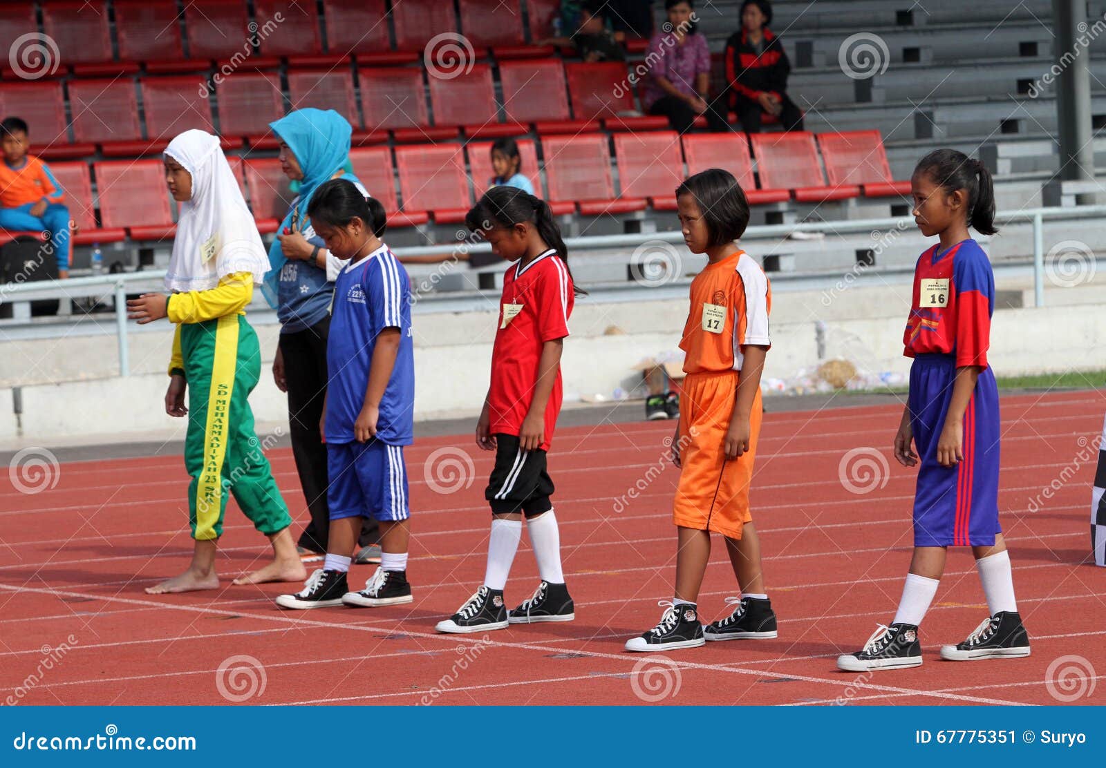 50 meter run editorial photo. Image of city, solo, central - 67775351