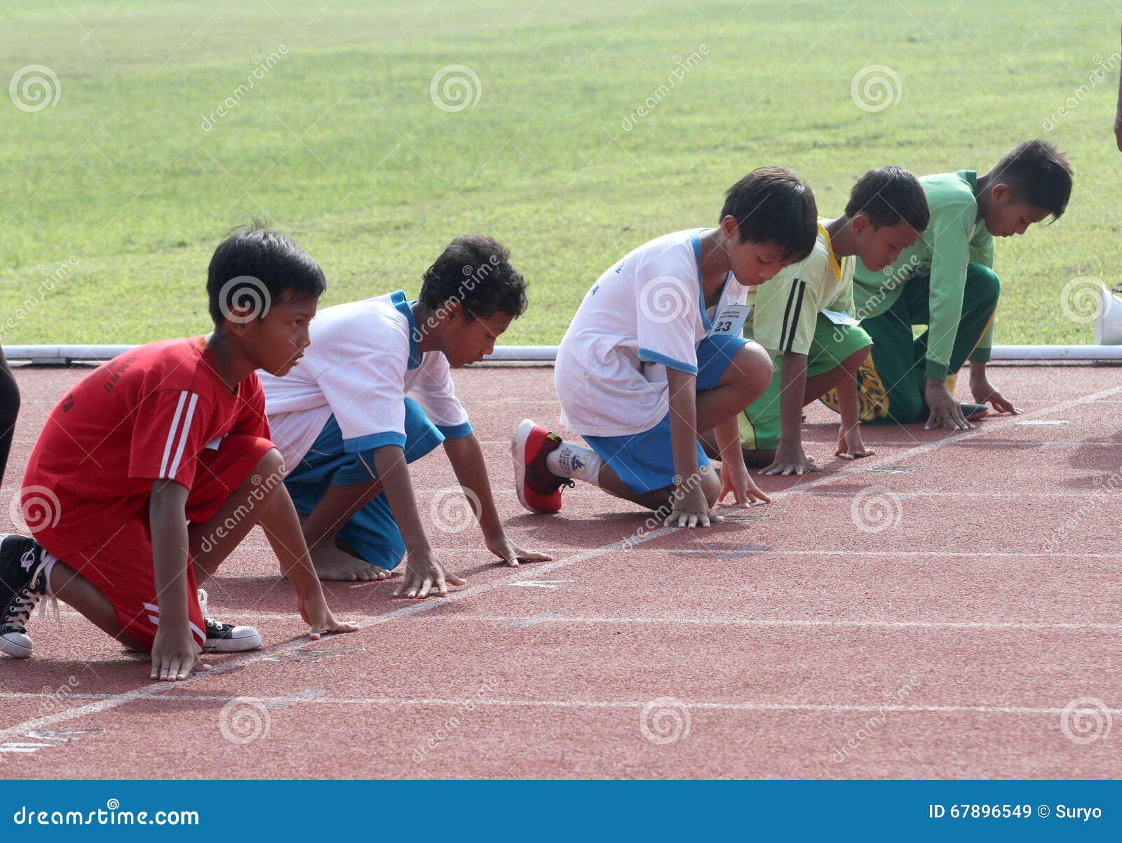 100 meter run editorial stock image. Image of elementary - 67896549