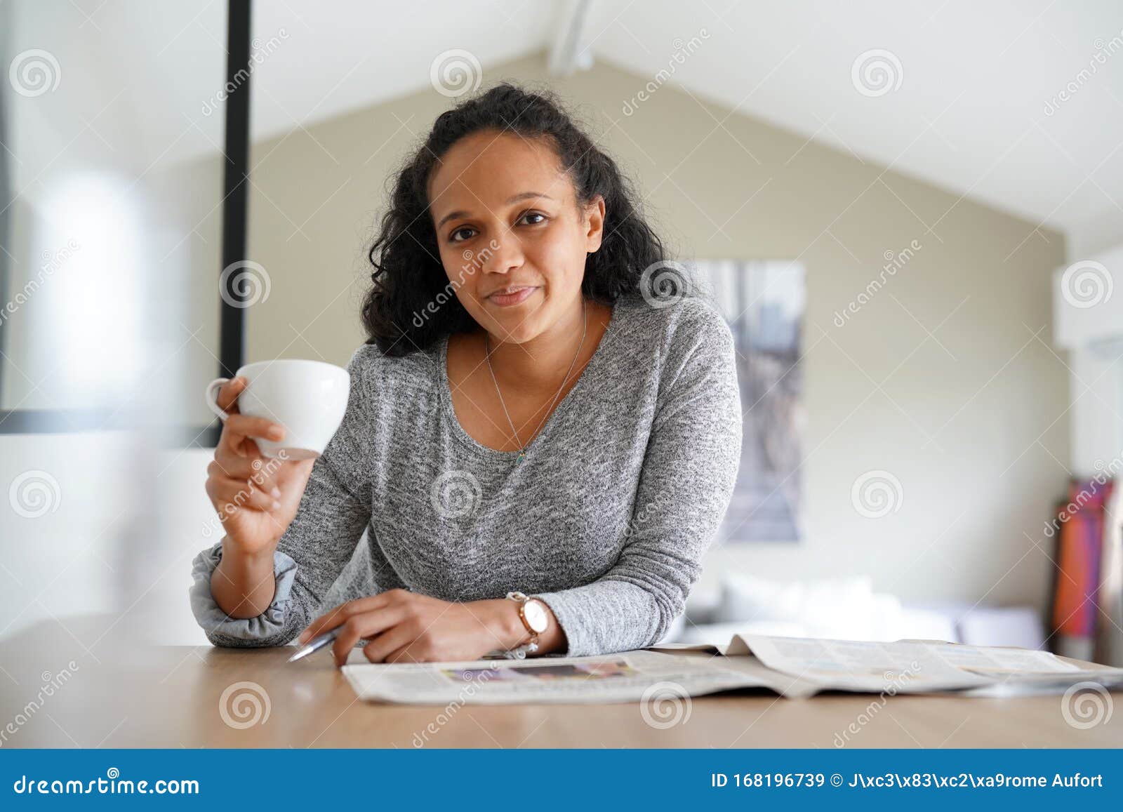 Metis Woman Working at Home Stock Image - Image of sofa, office: 168196739