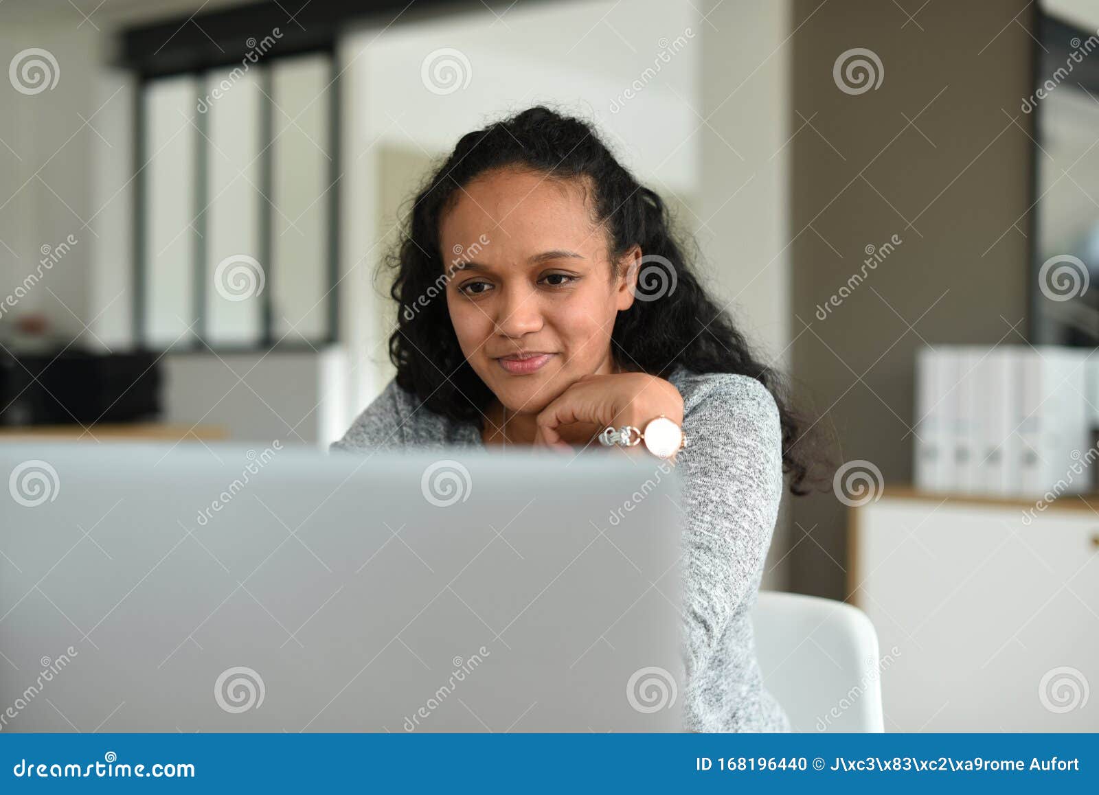 Metis Woman Working at the Office Stock Photo - Image of searching ...
