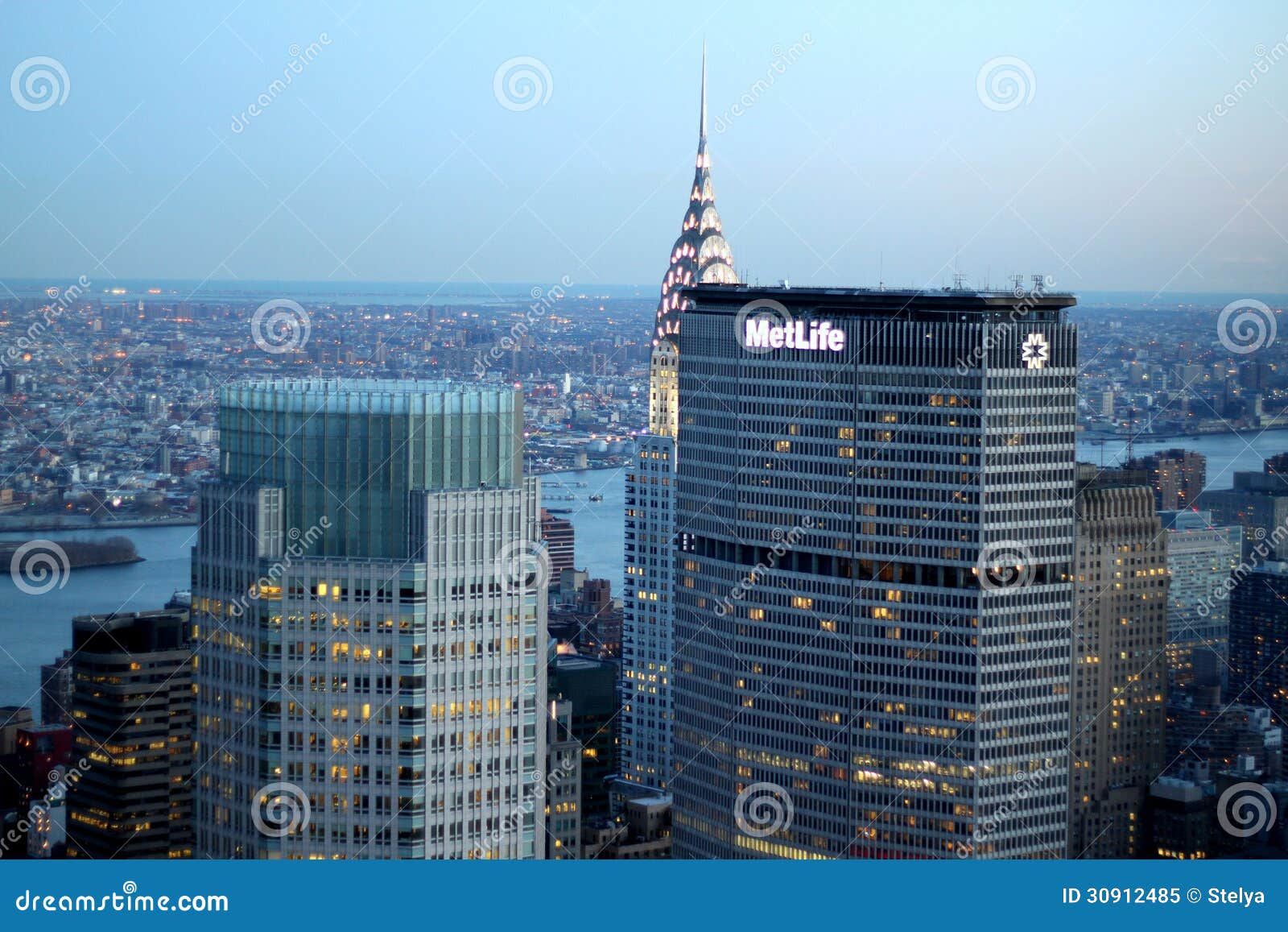 Metlife que construye NYC imagen editorial. Imagen de nuevo - 30912485
