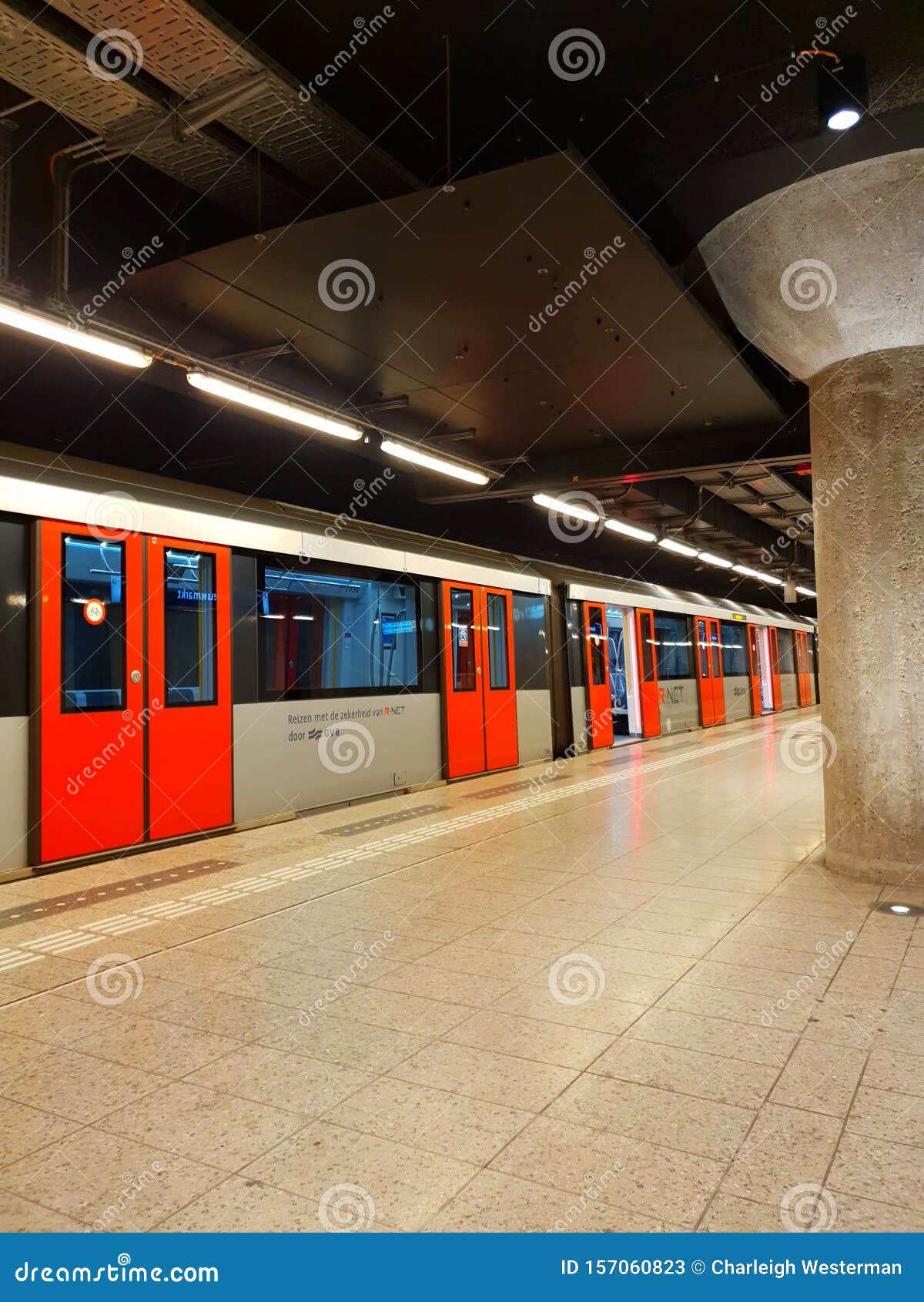 Metro de Amsterdam foto de archivo editorial. Imagen de transporte ...