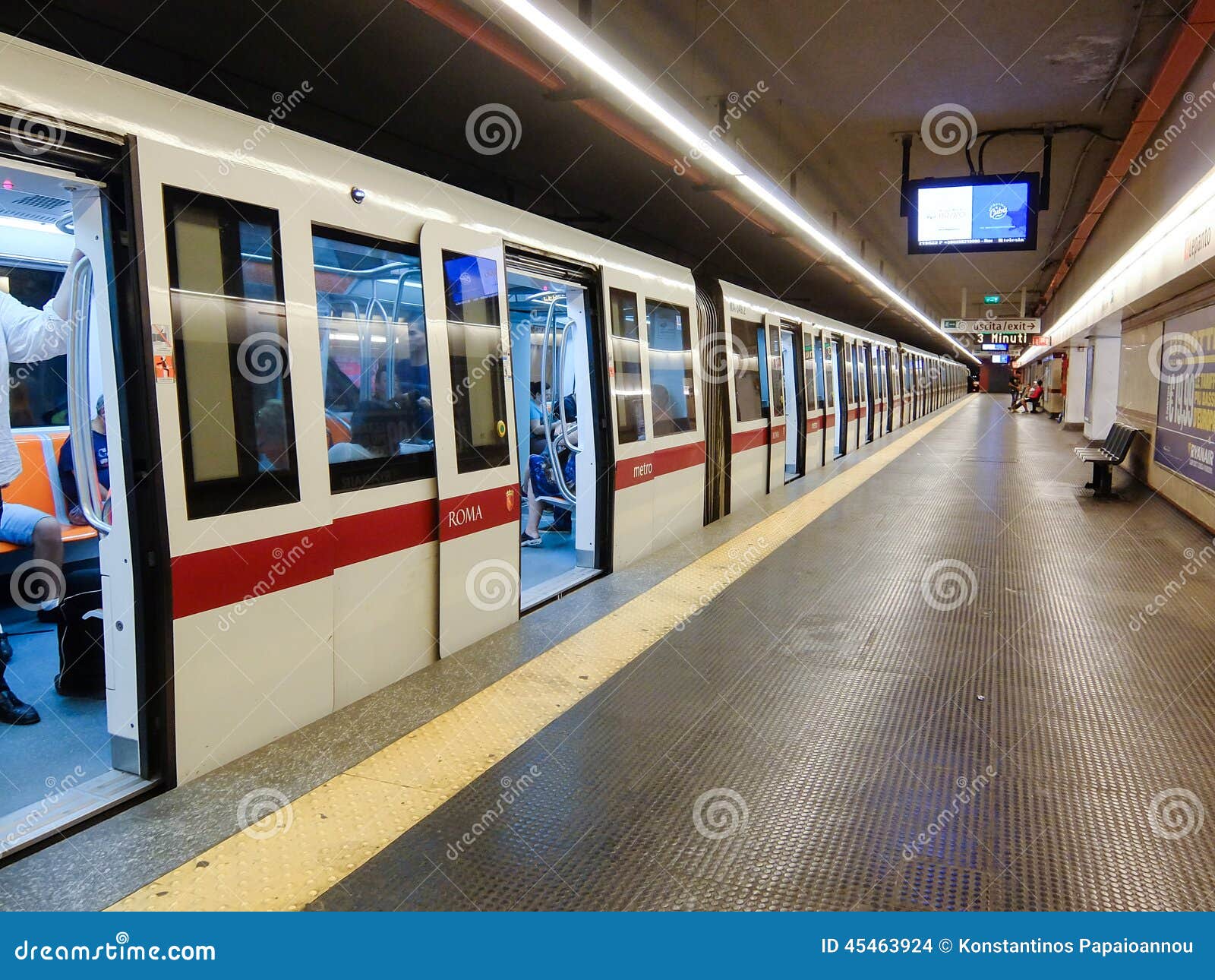 Metro de Roma, Italia imagen de archivo editorial. Imagen de tren ...