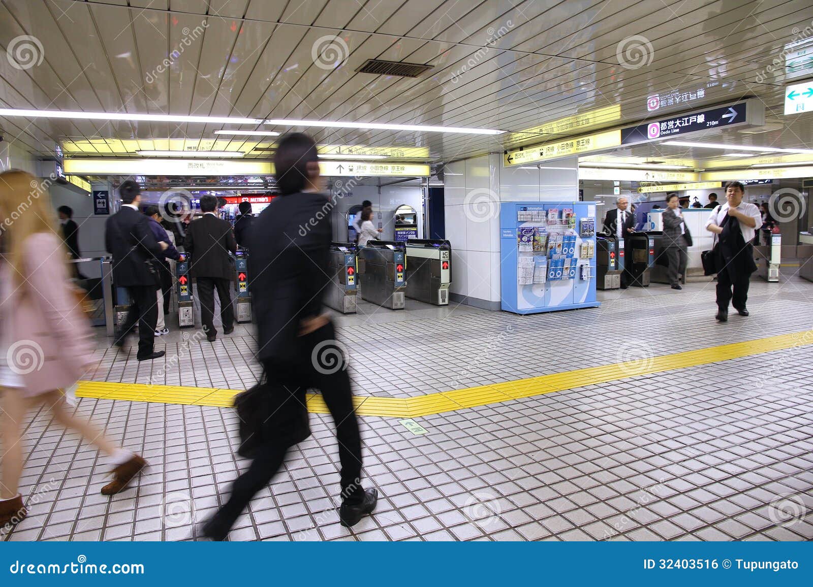 Metro de Tokio foto editorial. Imagen de japonés, adentro - 32403516