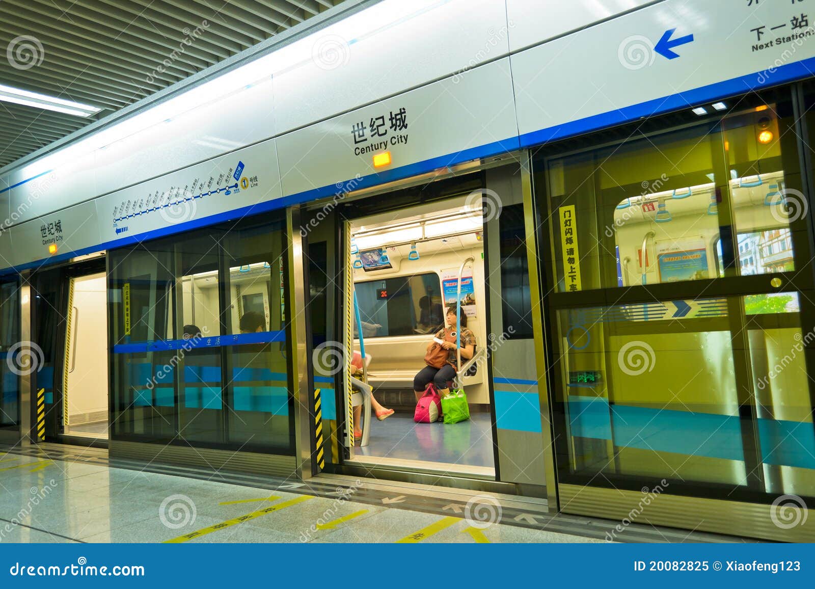 Metro door opened editorial image. Image of entrance - 20082825