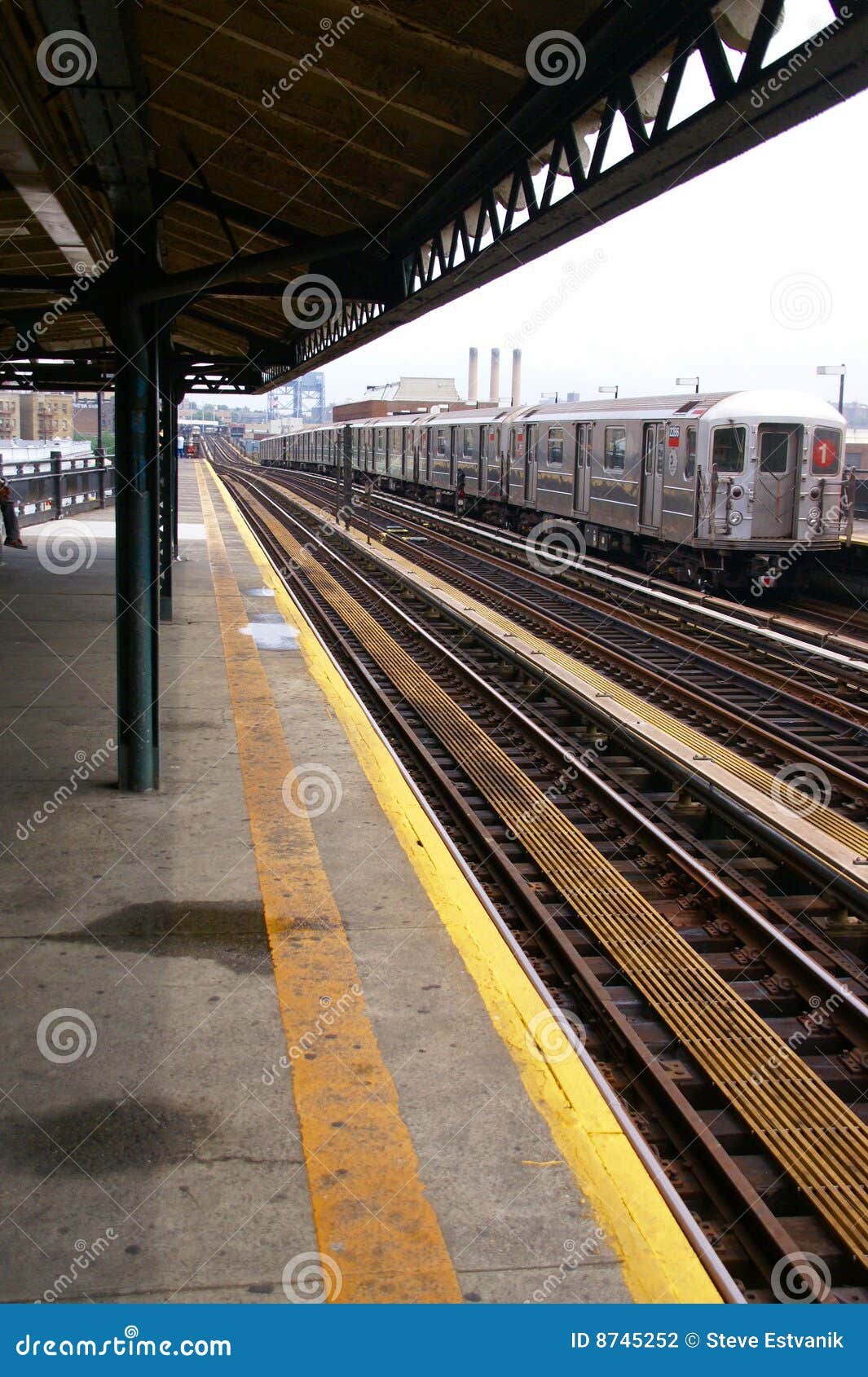 Metro Elevado Na Ponta De Manhattan Foto de Stock - Imagem de ferrovia ...