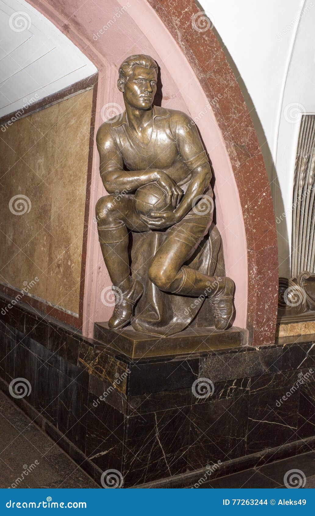 Metro Revolution Square editorial stock image. Image of pylons - 77263244