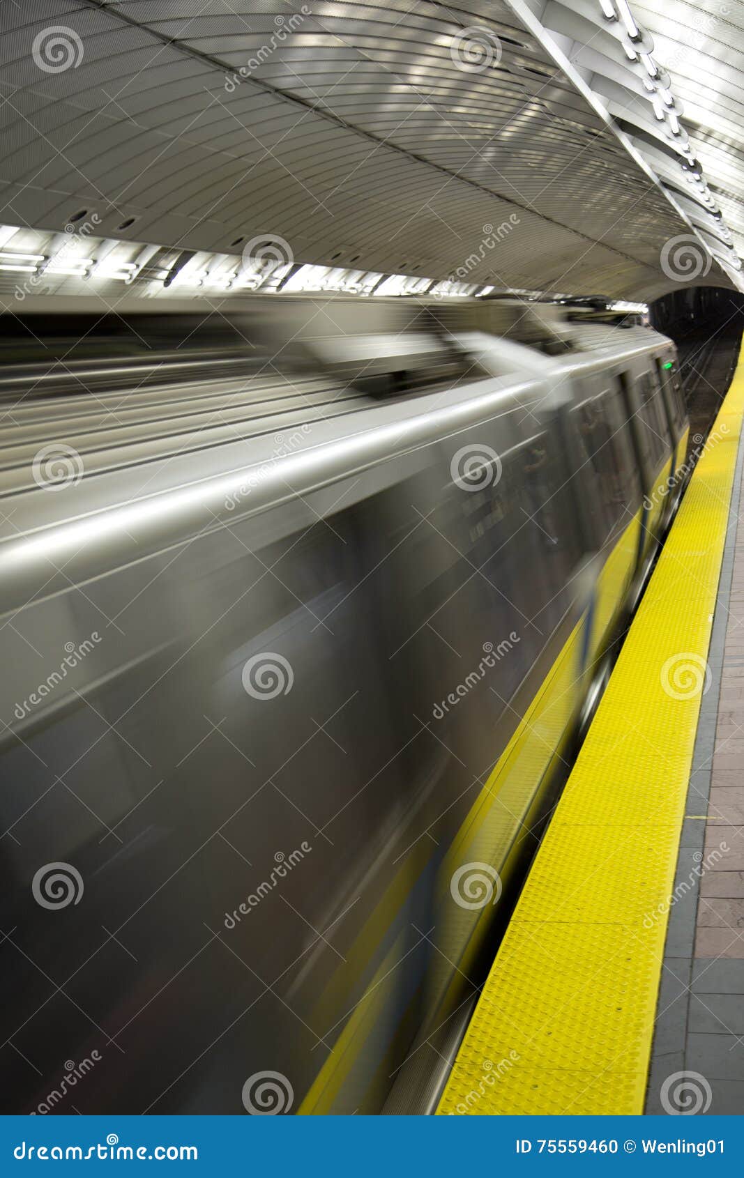 Metro running em Boston foto de stock. Imagem de tubo - 75559460