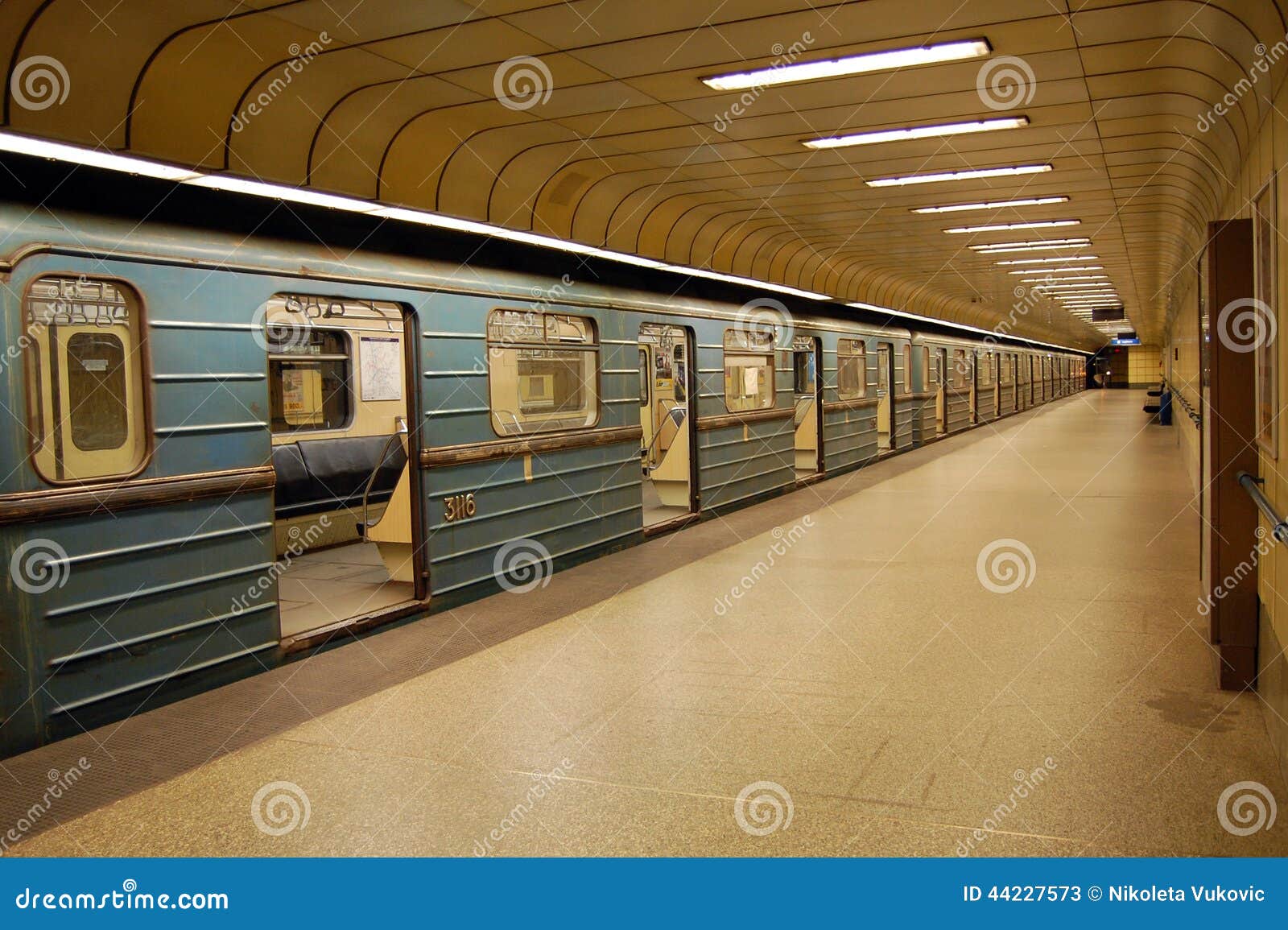 Metro stop in Budapest editorial stock photo. Image of subway - 44227573
