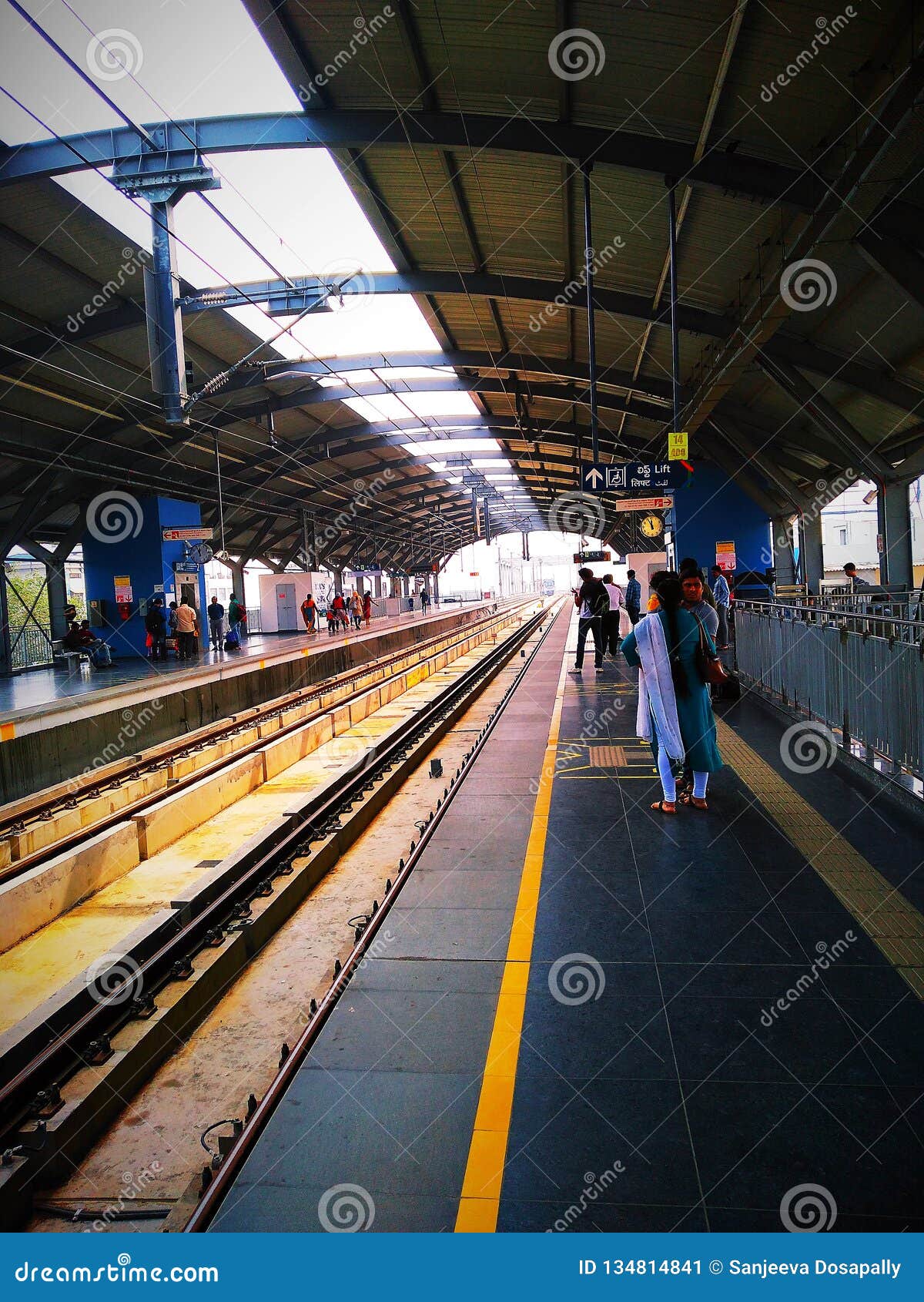 Metro Train station editorial photo. Image of busy, city - 134814841
