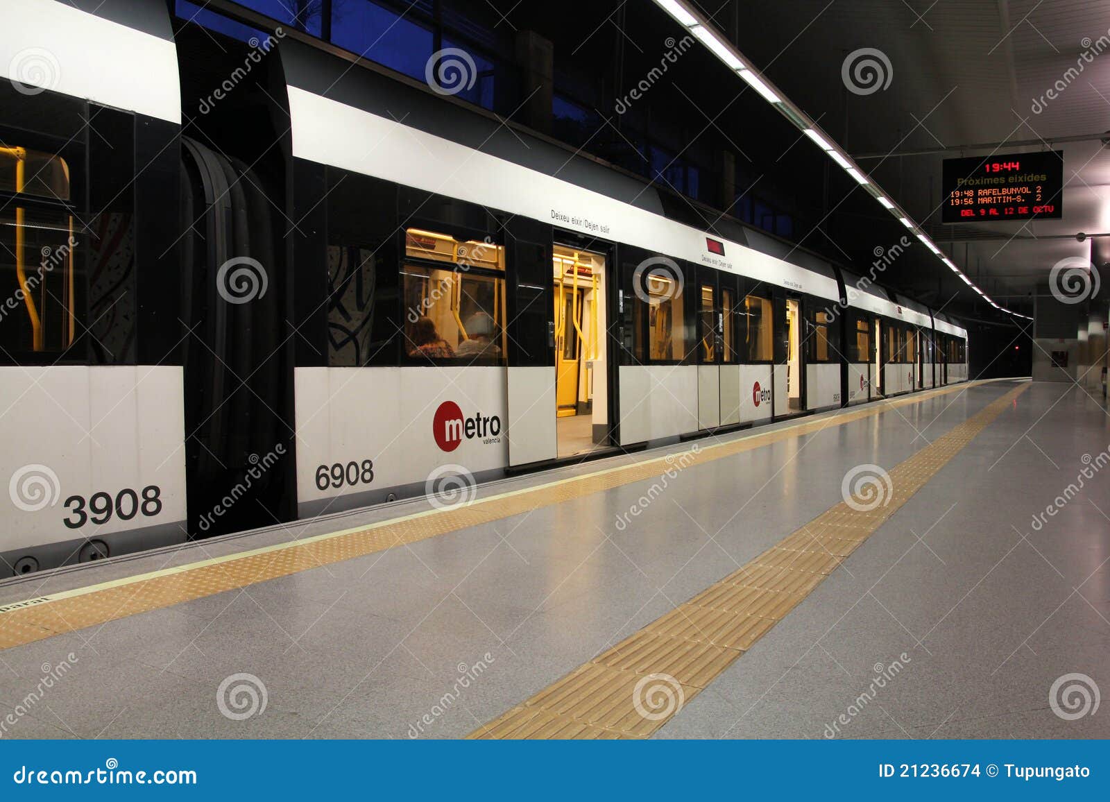 Metro Valencia editorial stock image. Image of railway - 21236674