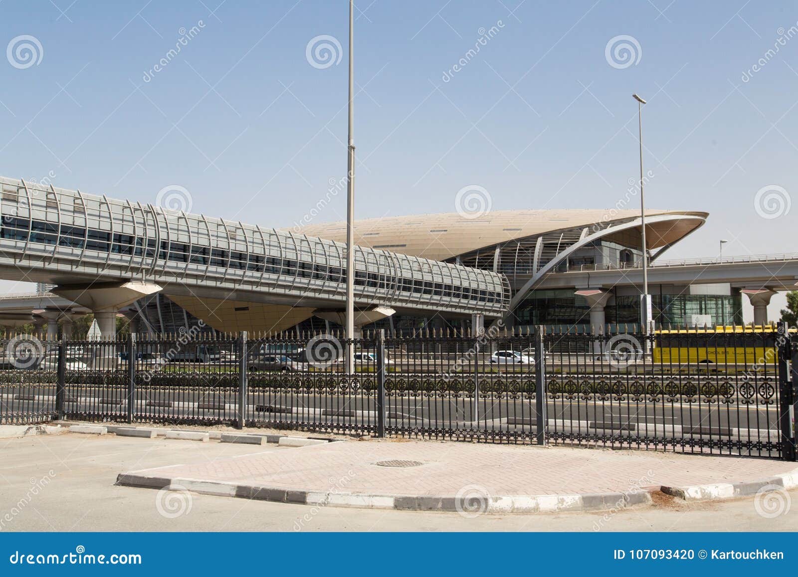 Metroline in Dubai editorial image. Image of architecture - 107093420