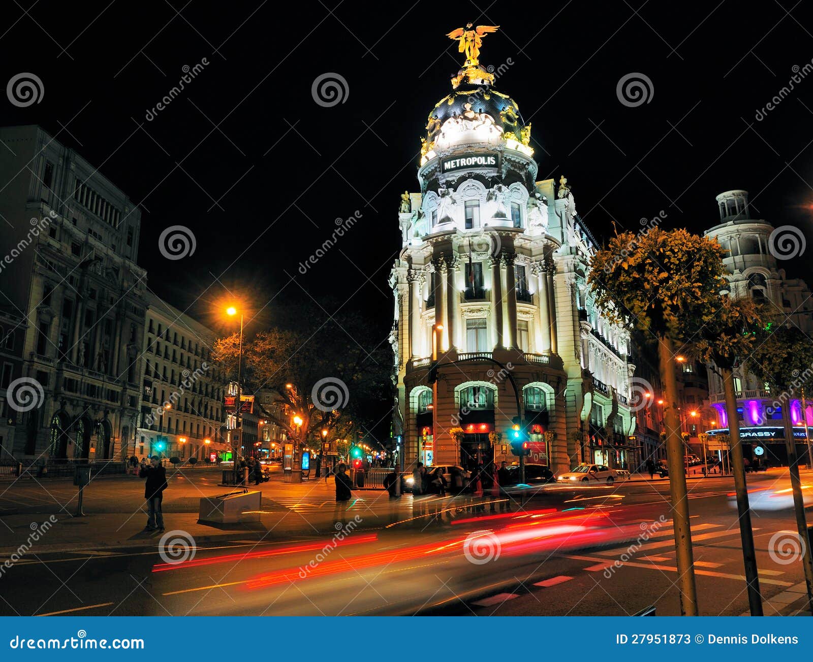 Metropolis Building by Night, Madrid Editorial Stock Photo - Image of ...