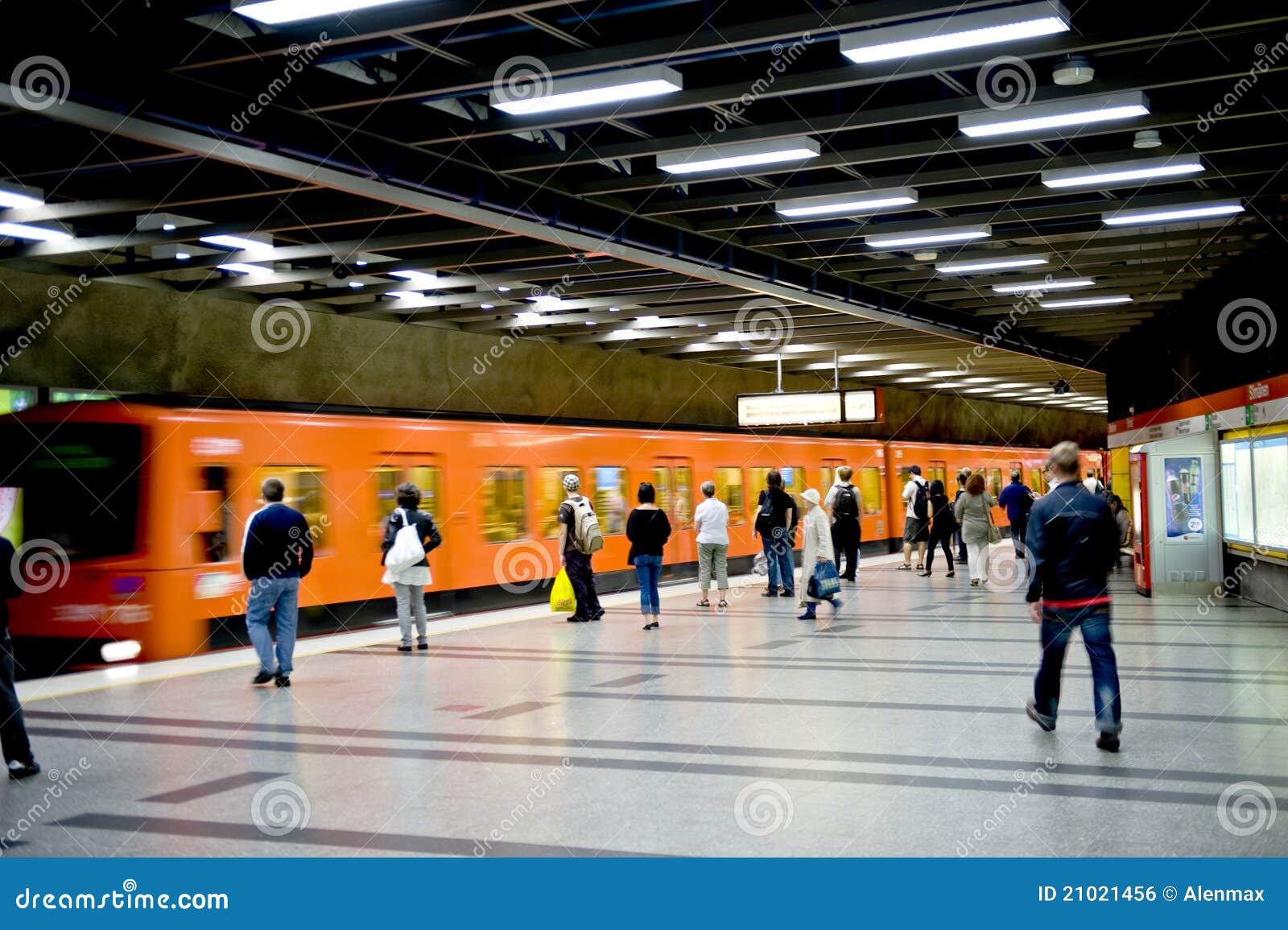 Metropolitana di Helsinki fotografia editoriale. Immagine di ferrovia ...