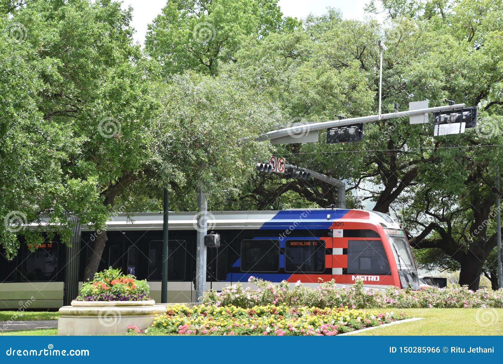 METRORail in Houston, Texas Editorial Photo - Image of track, modern ...