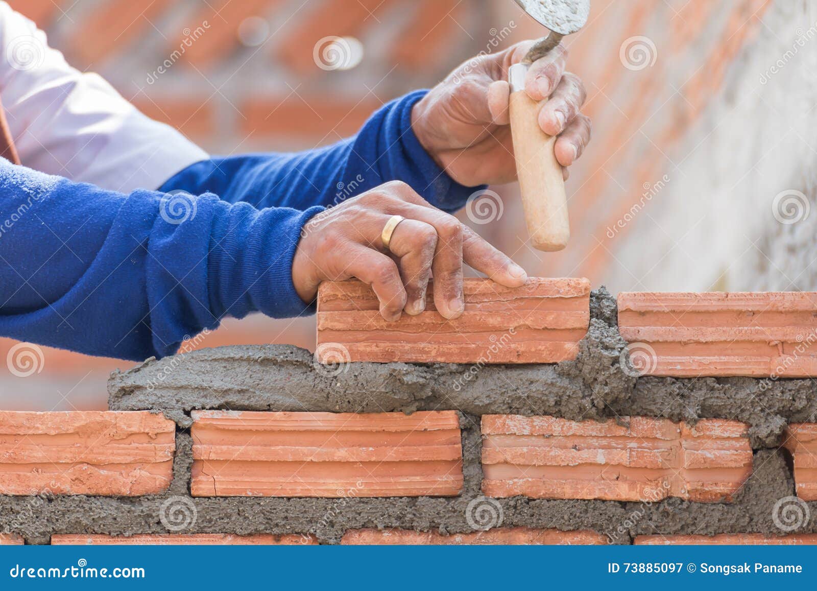 Metselaar Die in Bouwwerf Werkt Stock Afbeelding - Image of bouwer ...