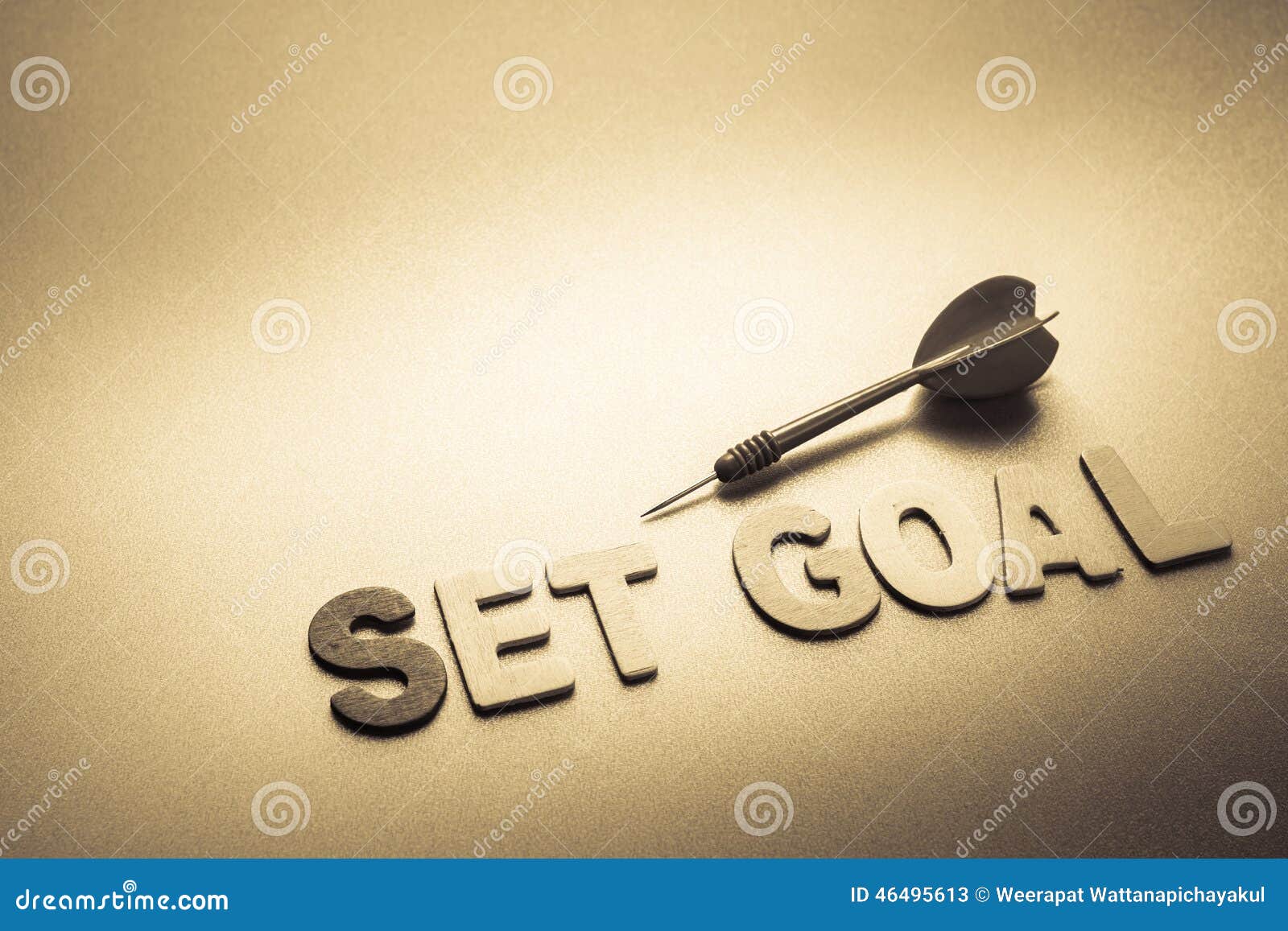 Metta lo scopo ed il dardo immagine stock. Immagine di insieme - 46495613