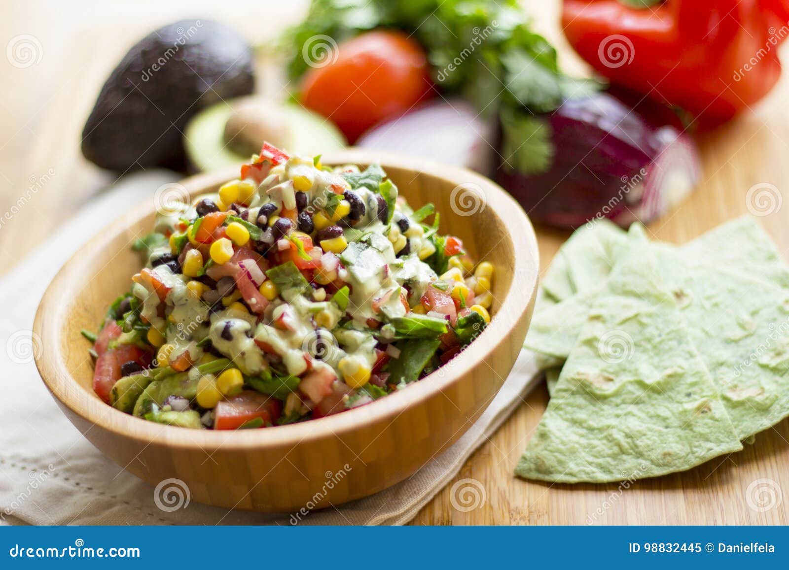 Mexicaanse Salade Met Knoflooksaus Stock Afbeelding - Image of ...