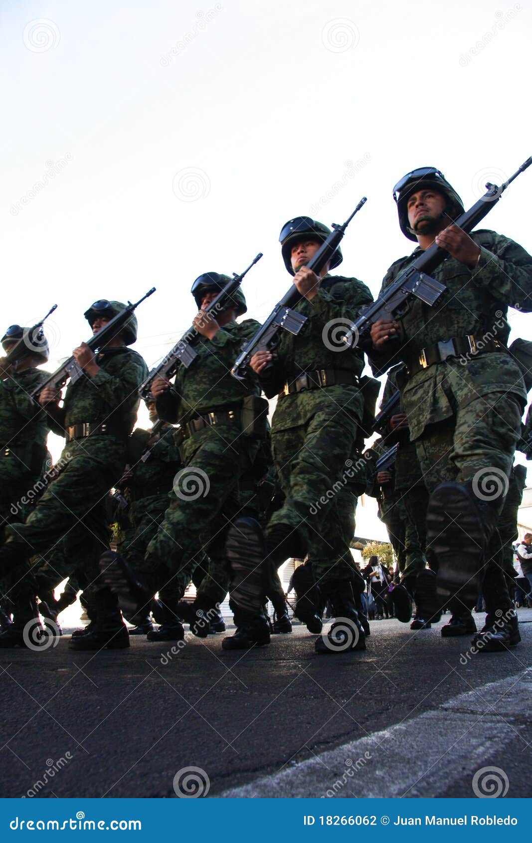 Mexican Army Soldiers Holding Guns In San Cristobal De La Casas Stock ...