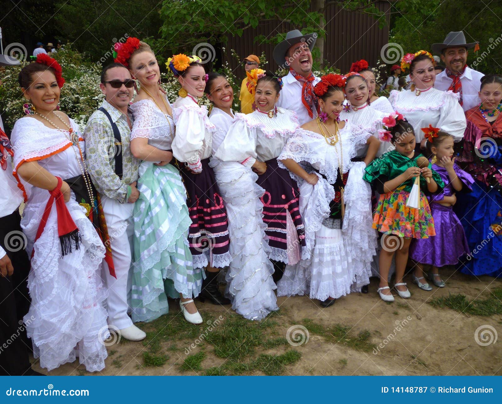 Mexican Dancers Group Portrait Editorial Photography - Image of dancers ...