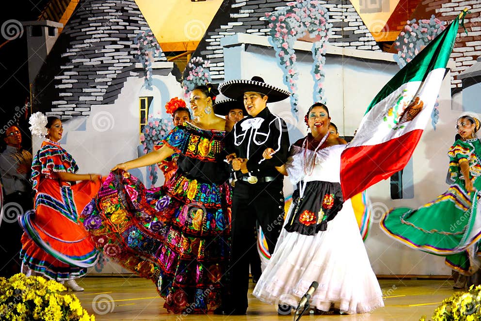 Mexican Dancers and Singers Editorial Image - Image of dancers ...