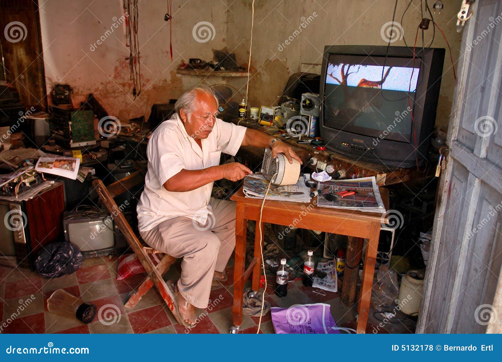 Mexican Electronics Repair Shop Editorial Stock Photo - Image of chair ...