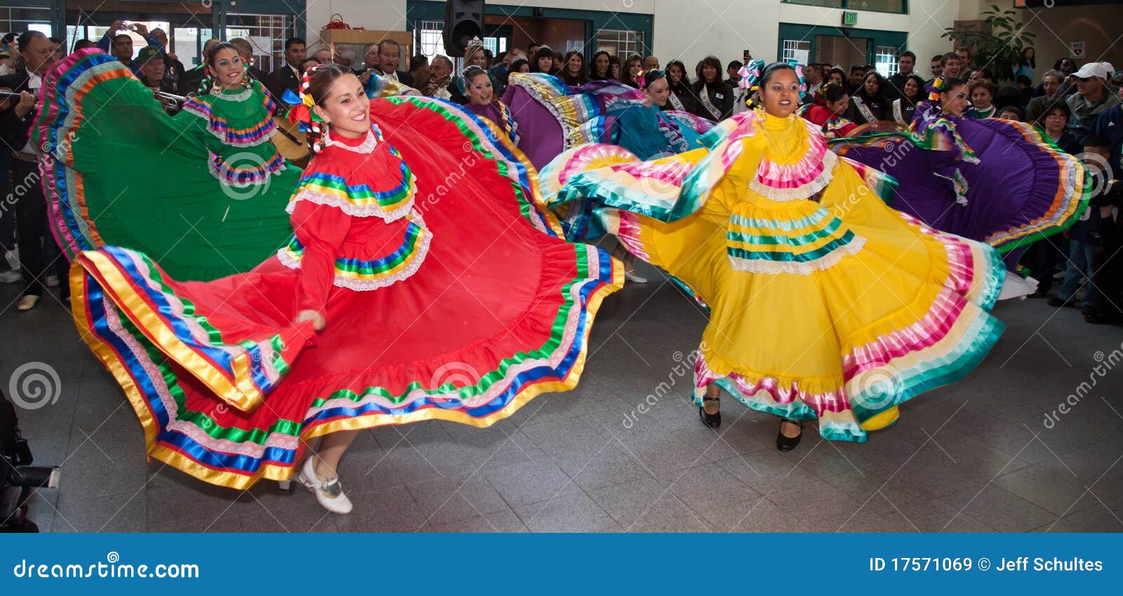 Mexican Folkloric Dancers editorial stock image. Image of dress - 17571069