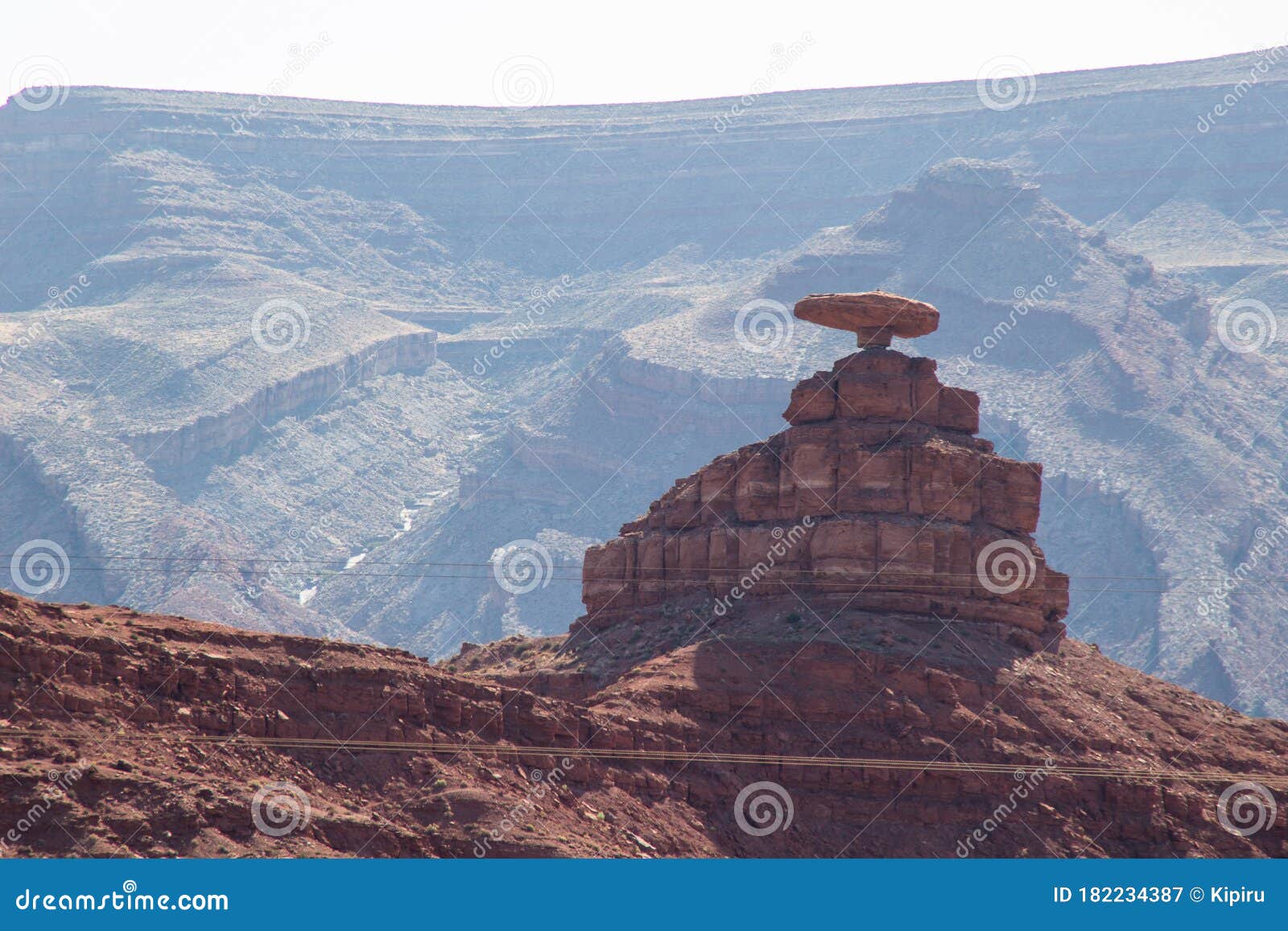 The Mexican Hat Balancing Rock Formation in Utah Stock Image - Image of ...