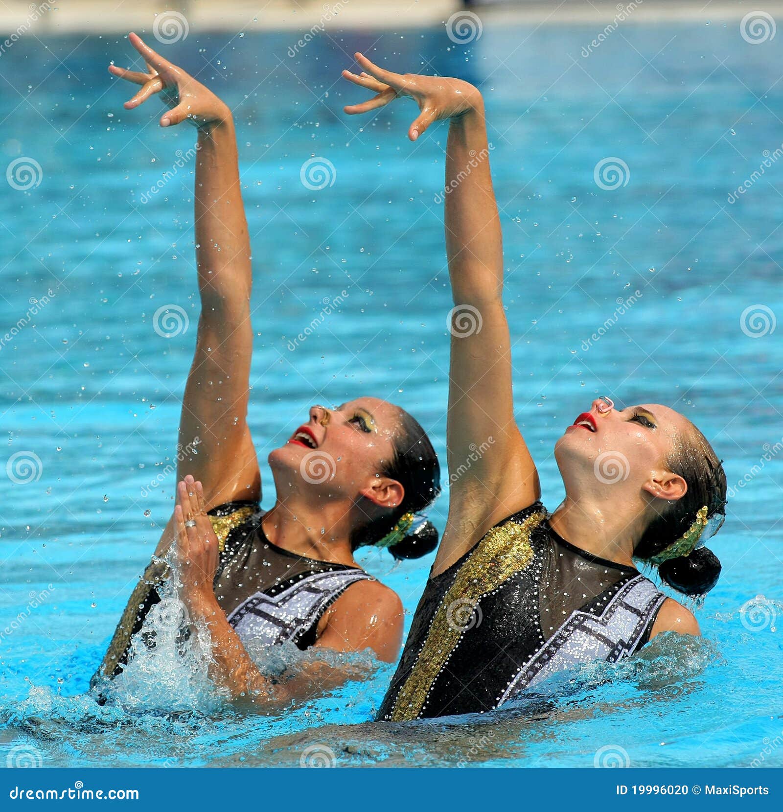 Mexican synchro swimmers editorial image. Image of bath - 19996020