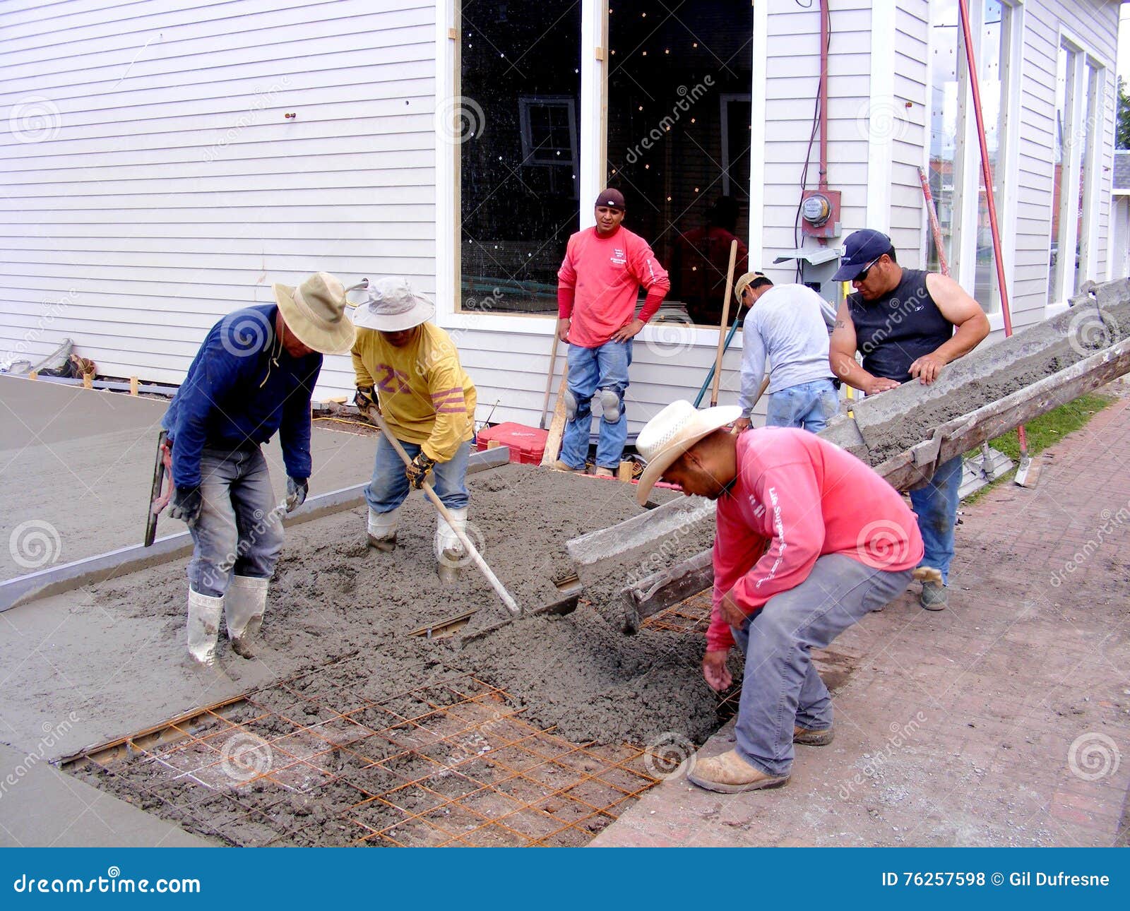 Mexican Workers Pouring Cement Editorial Stock Photo - Image of ...