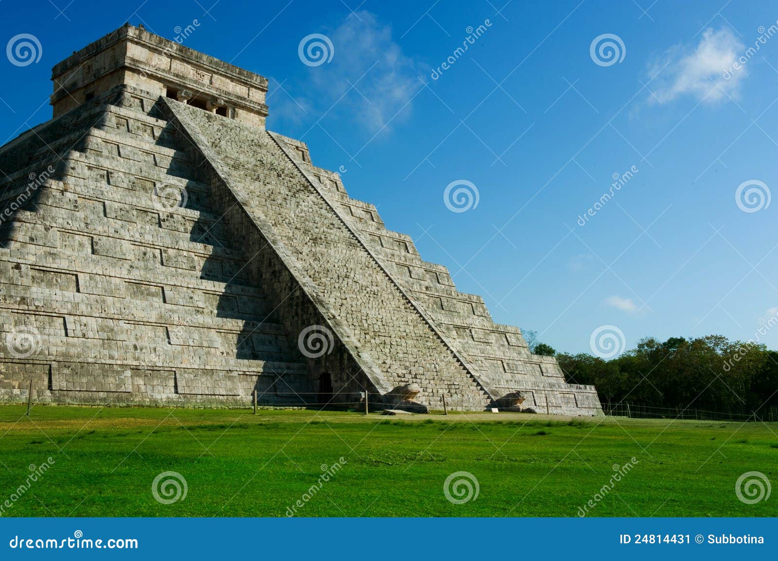 Mexico. Chichen Itza Mayan Pyramid Royalty-Free Stock Photo ...