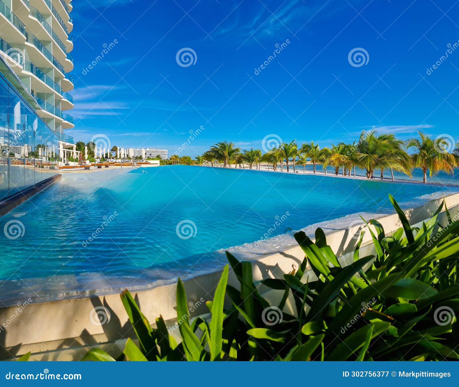 Mexico, New Cancun, Infinity Pool in Front of the Beach Stock Image ...