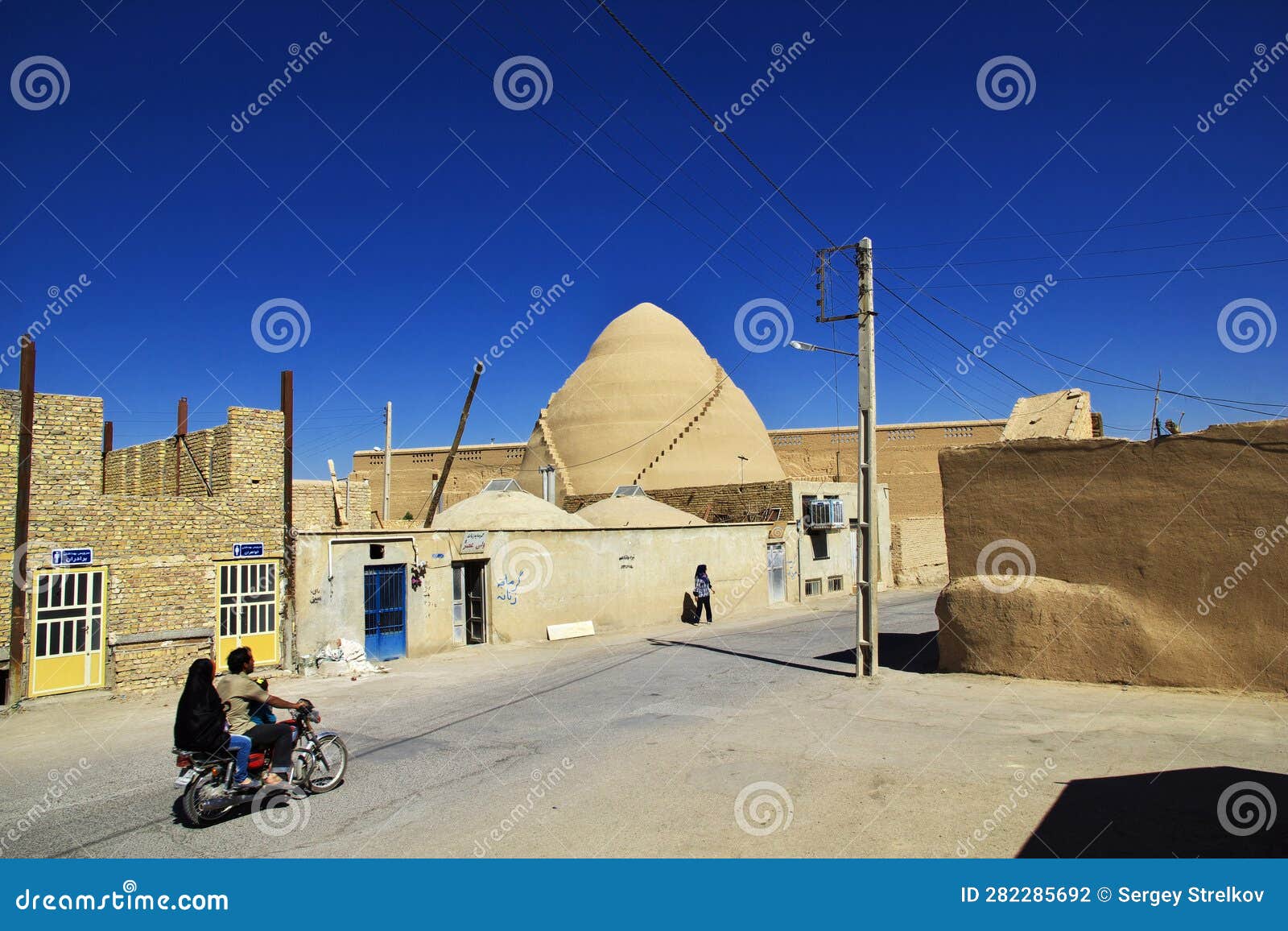 Meybod, Iran - 02 Oct 2012: Ancient Meybod Citadel in Iran Editorial ...
