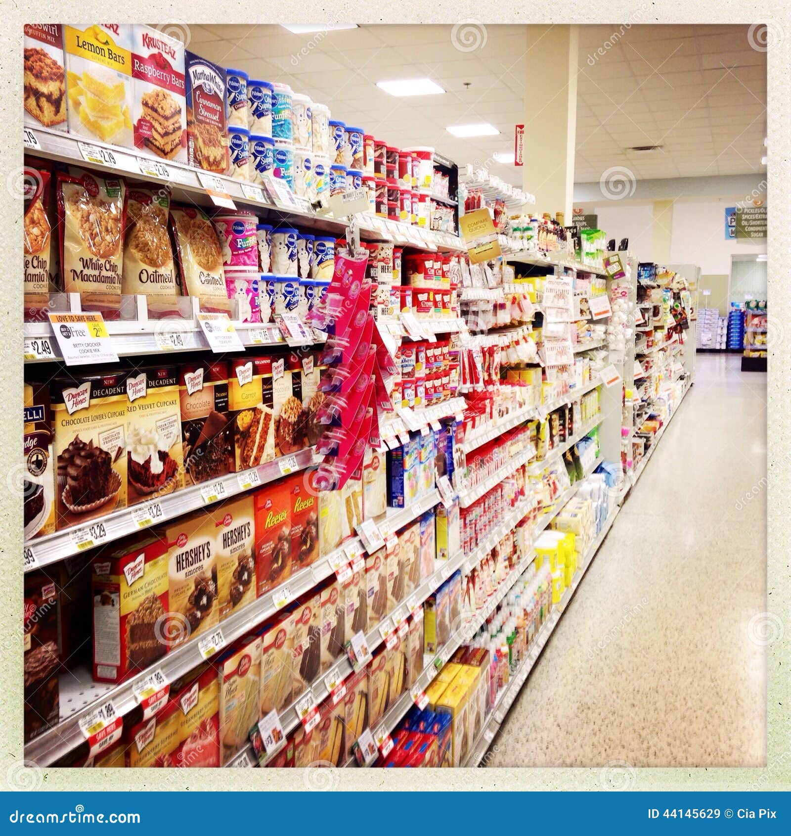 Mezclas Del Postre En Pasillo Del Supermercado Imagen de archivo ...