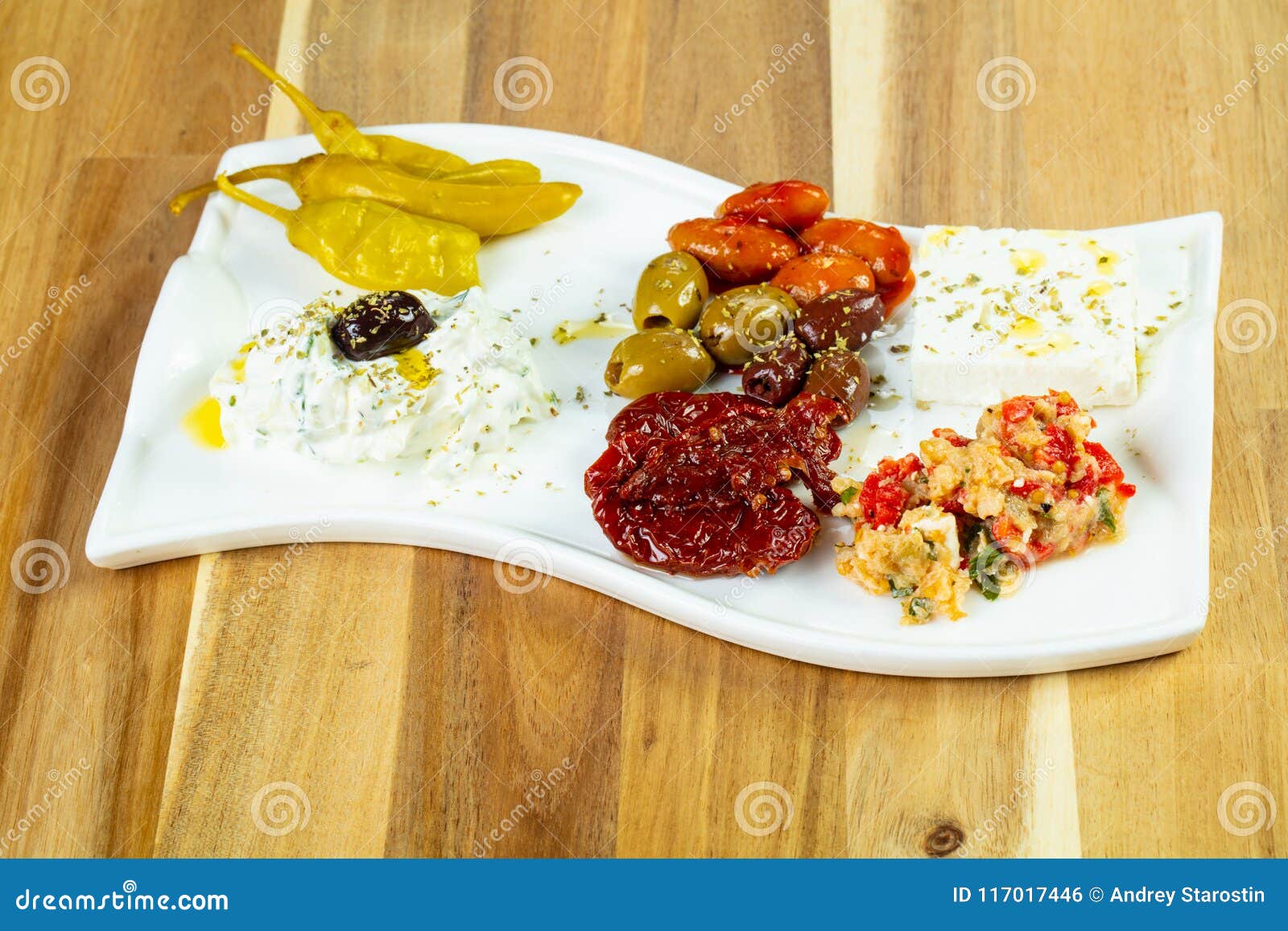 Meze tradicional griego foto de archivo. Imagen de oriente - 117017446