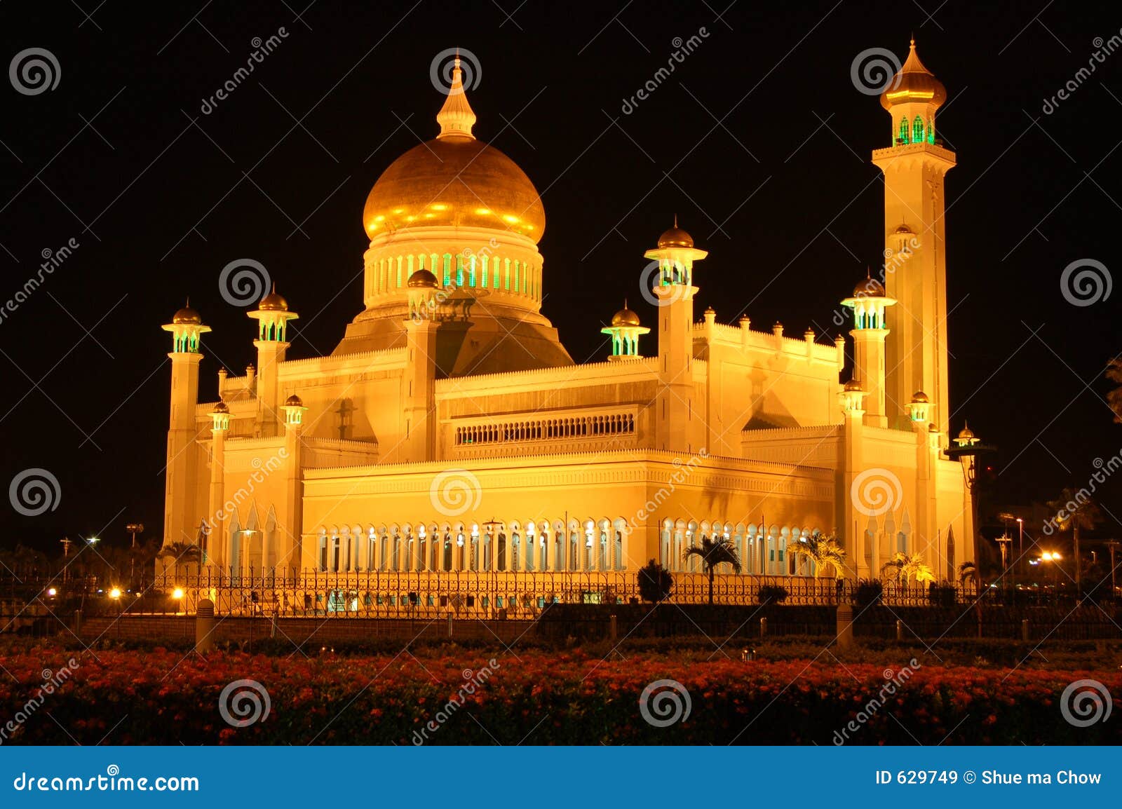 Mezquita De Omar Ali Saifuddin Imagen de archivo - Imagen de omar ...