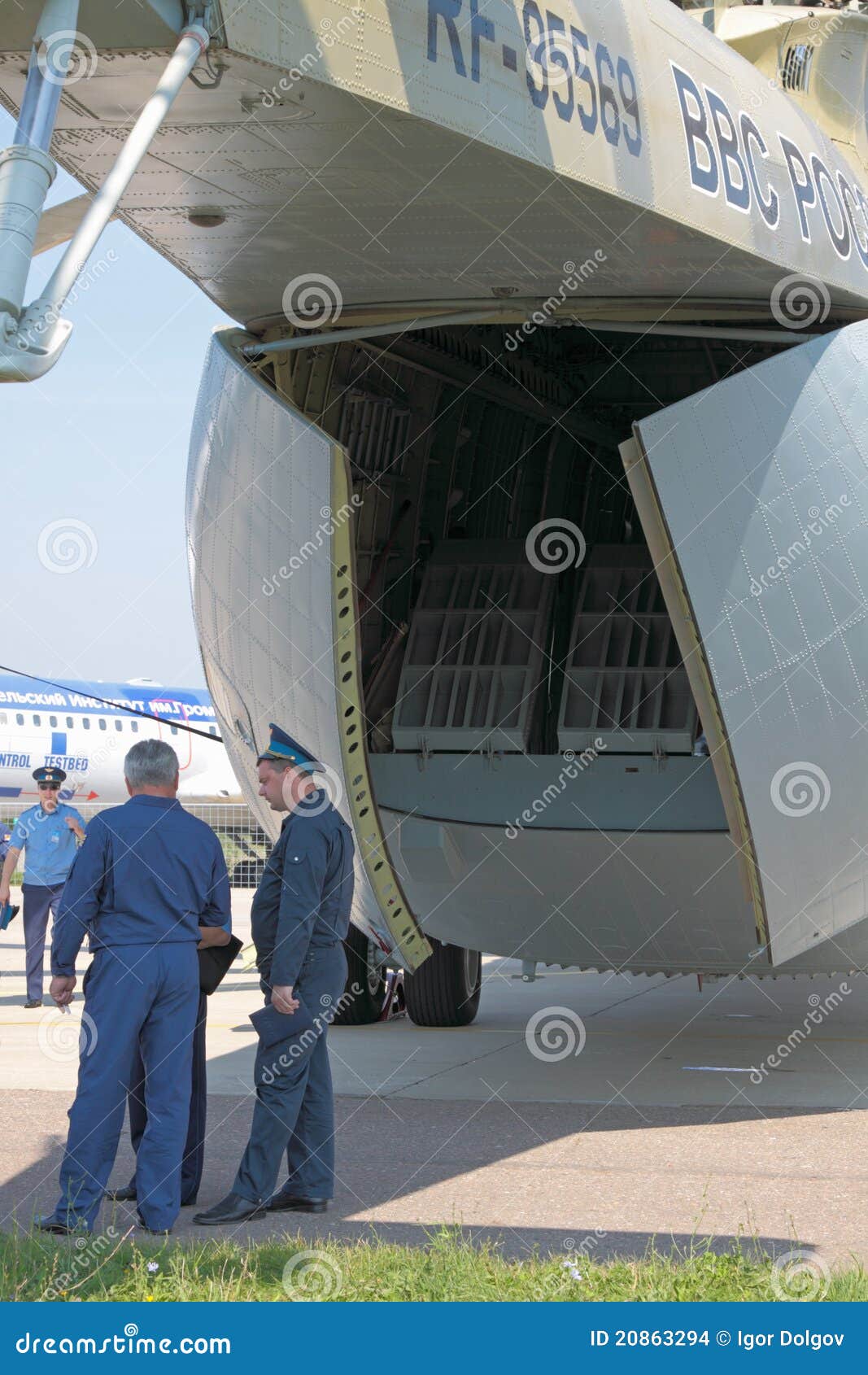 Mi-26 helicopter editorial stock image. Image of aviator - 20863294