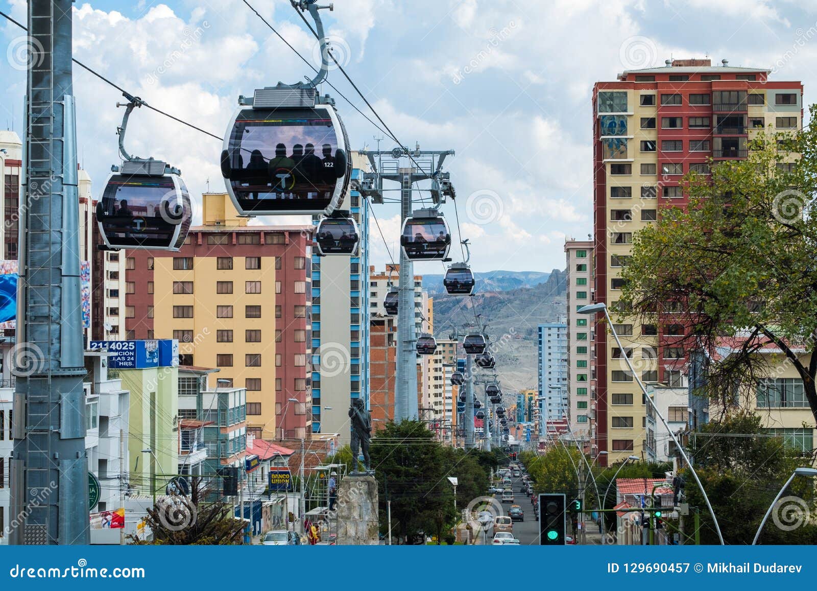 MI Teleferico - Cabina Di Funivia Aerea Fotografia Editoriale ...