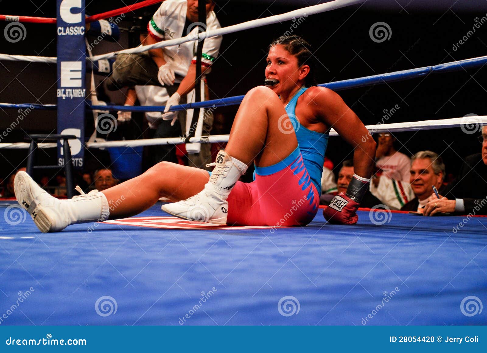Mia St. John Hits the Canvas. Editorial Image - Image of professional ...