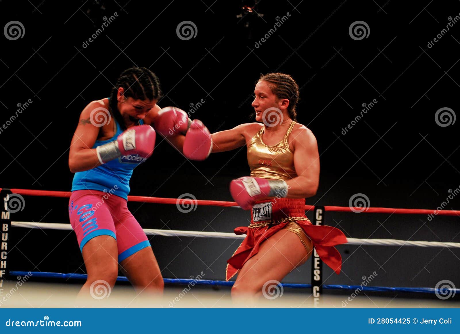 Mia St. John V. Jaime Clampitt Editorial Image - Image of punches ...
