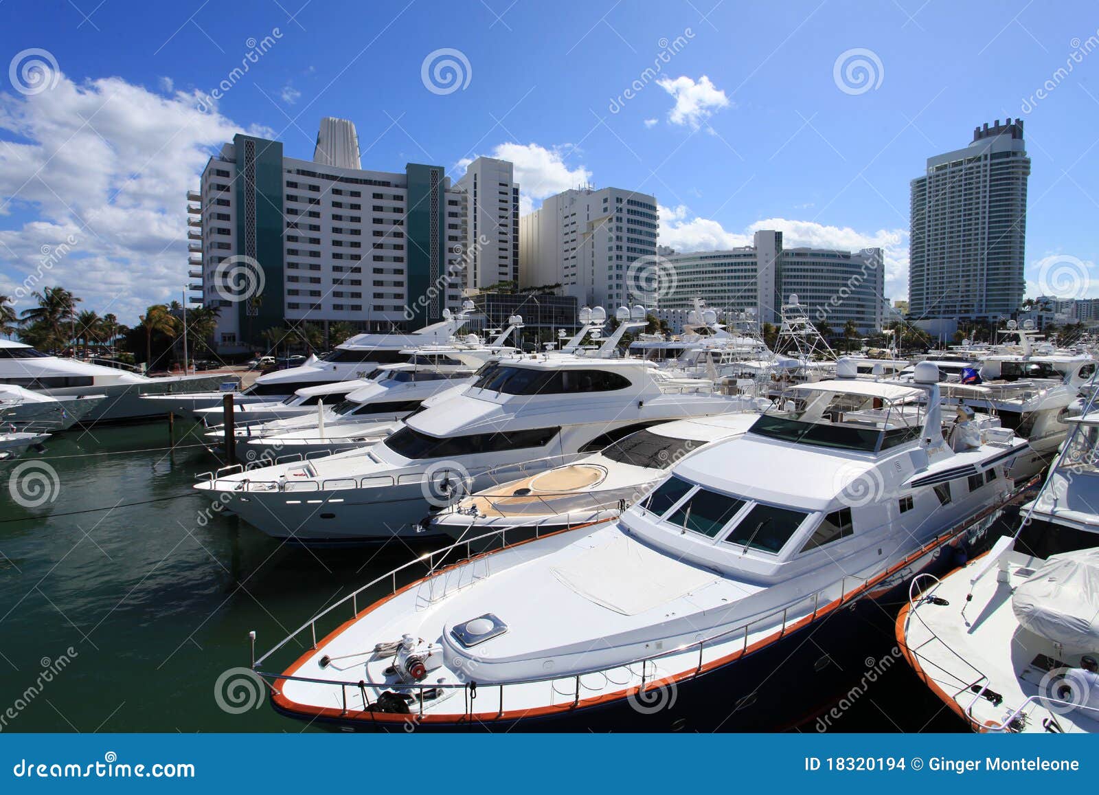 Miami Beach Boat Show editorial stock image. Image of ocean - 18320194