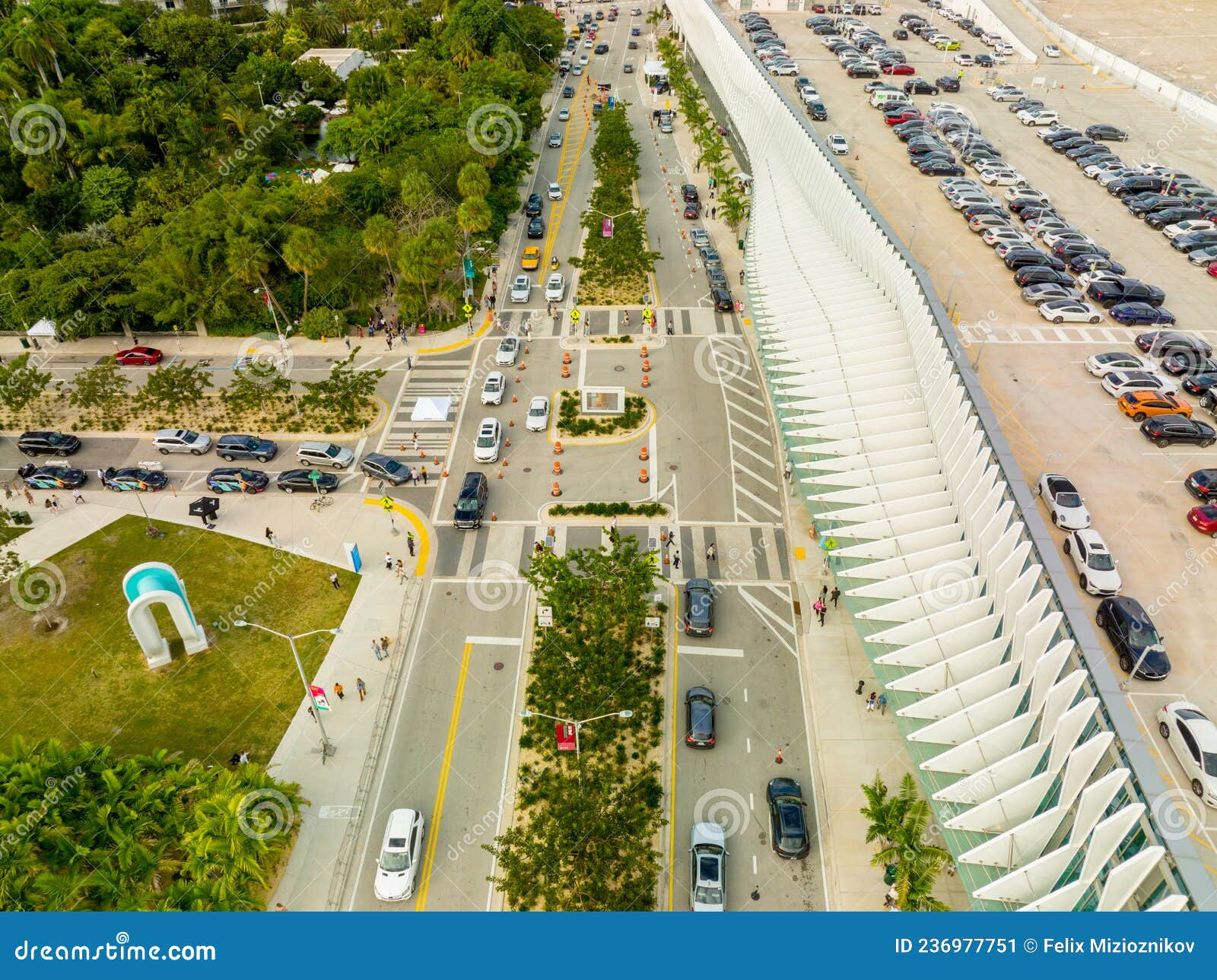 Miami Beach Convention Center Building Editorial Photo - Image of event ...