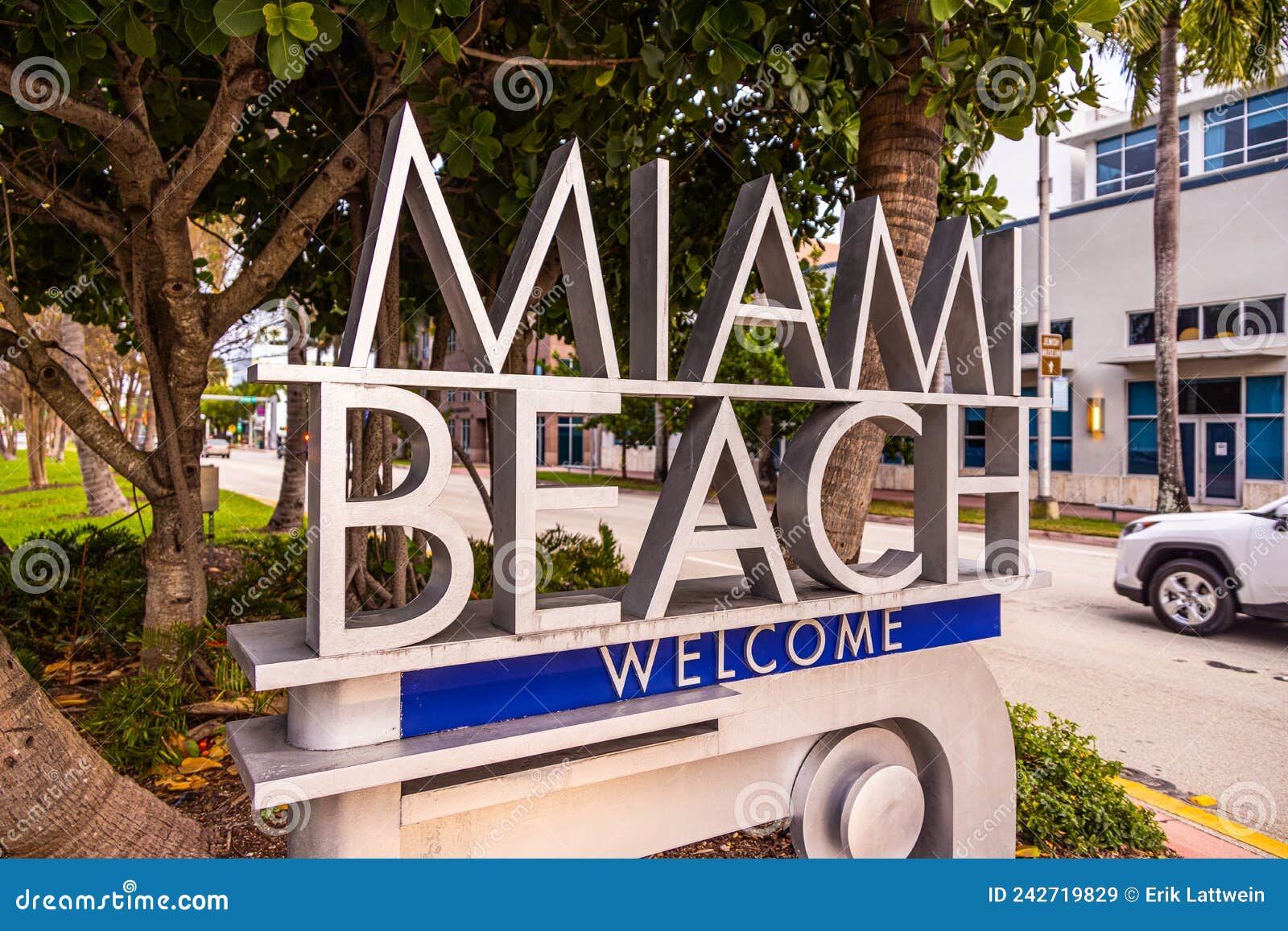 Miami Beach Welcome Sign - MIAMI, FLORIDA - FEBRUARY 14, 2022 Editorial ...