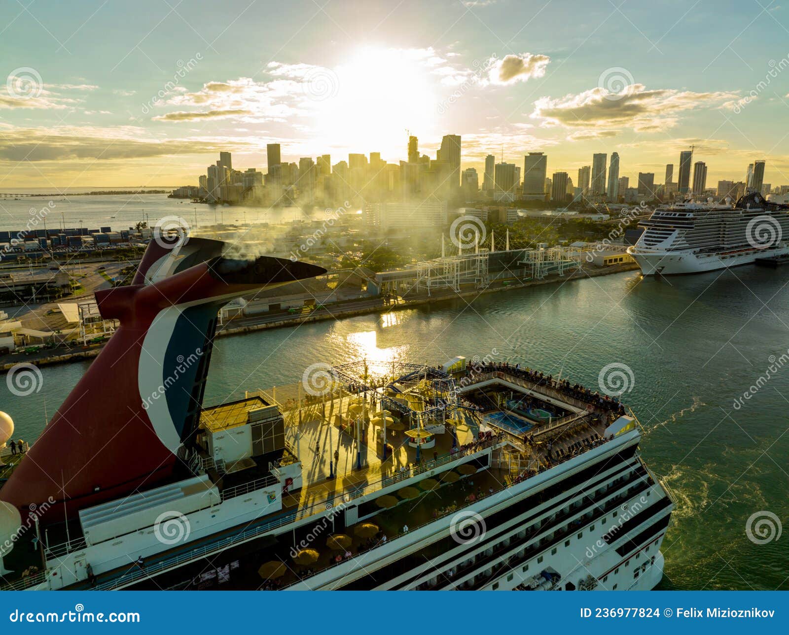 Miami sunset cruise editorial stock image. Image of ship - 236977824
