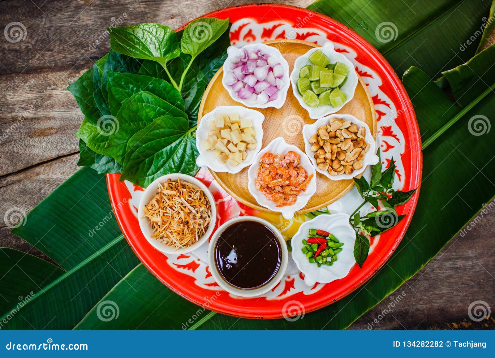 Miang Kham Es Un Bocado Tradicional De Tailandia Foto de archivo ...