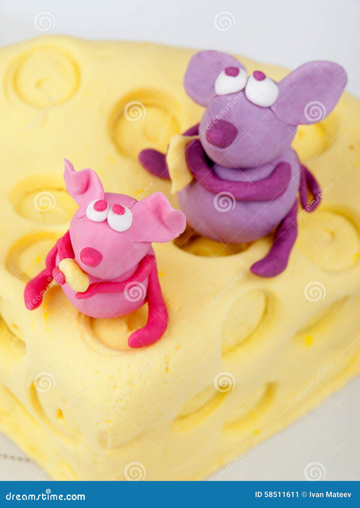Mice on Cheese Fondant Cake Stock Image - Image of cooked, cake: 58511611